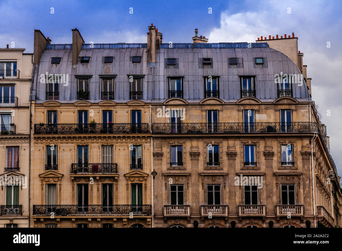 Immeuble traditionnel paris Banque de photographies et d’images à haute ...