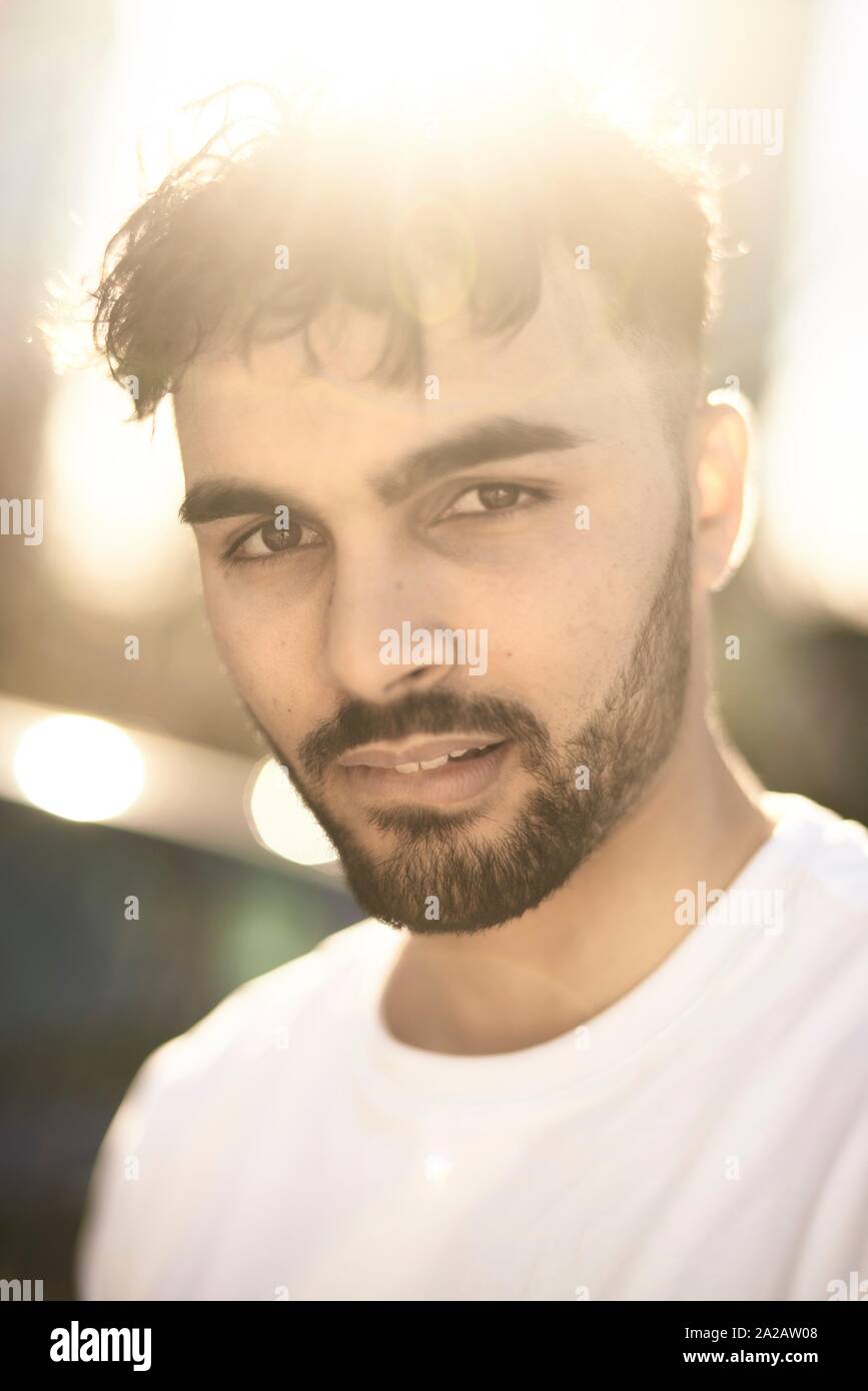 Biting lip Banque de photographies et d’images à haute résolution - Alamy