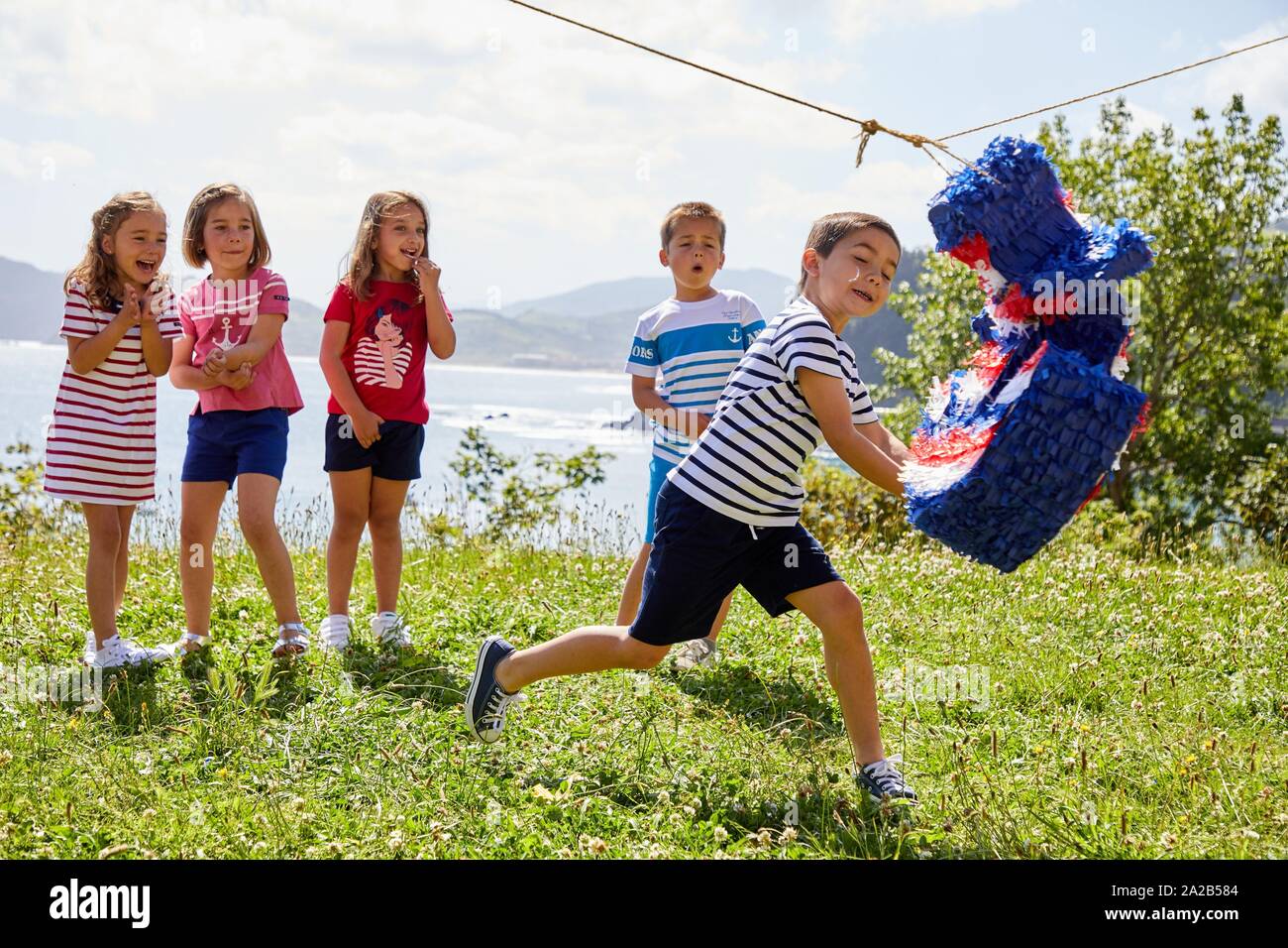 Pinata frappante Banque de photographies et d’images à haute résolution ...