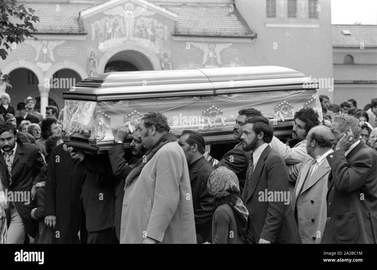 Gypsy funeral Banque de photographies et d’images à haute résolution ...