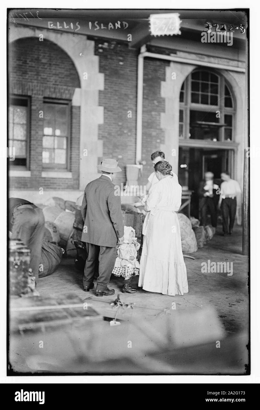 Vintage ellis island Banque d'images noir et blanc - Alamy