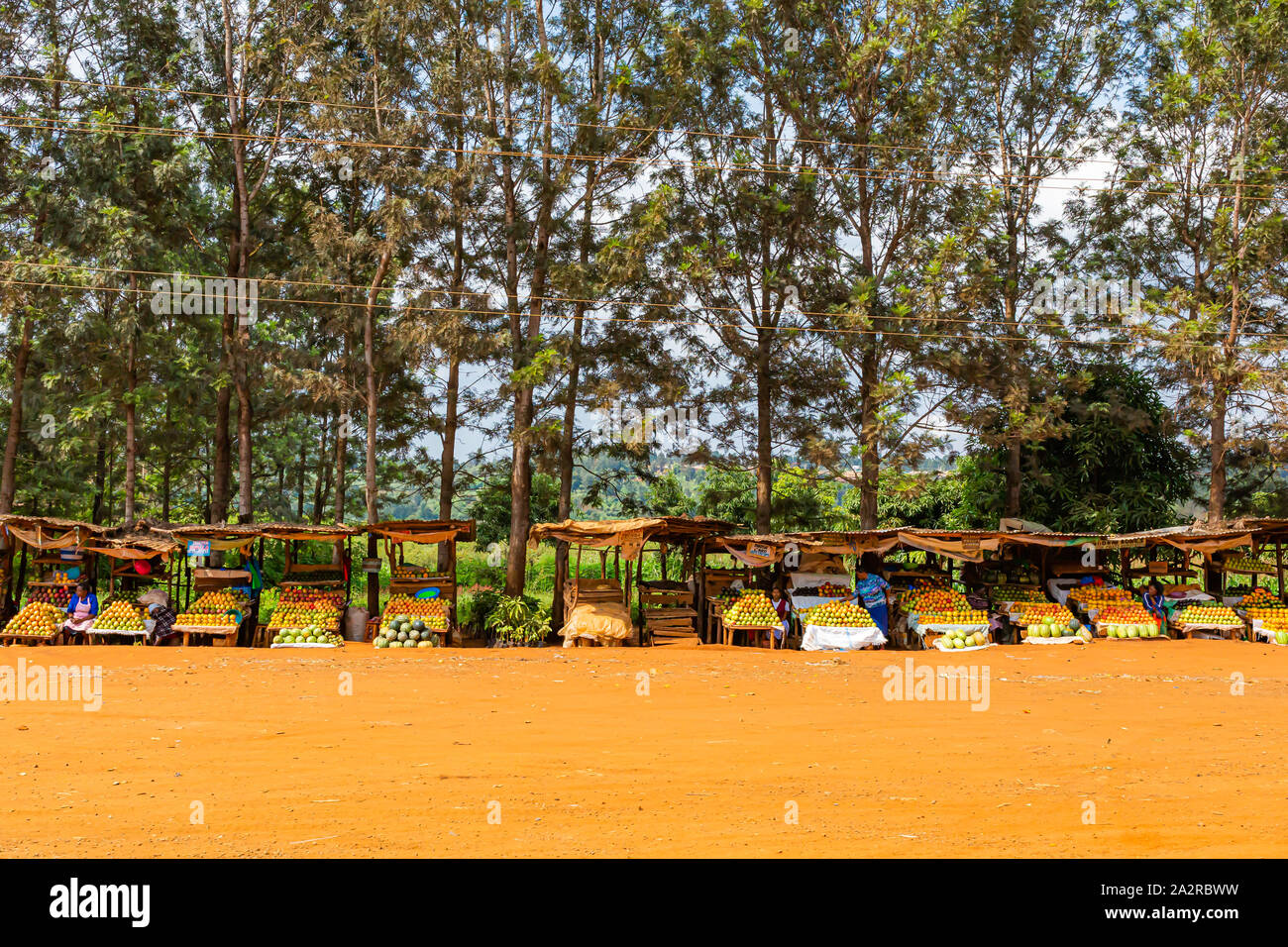 Route de Nairobi, Kenya - Juin 20th, 2019 Photographie de rue : grand ...