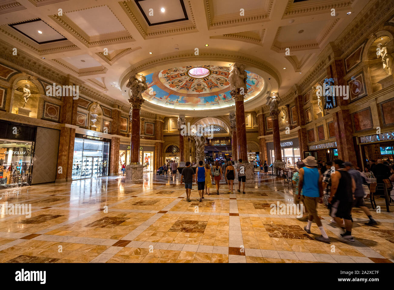 Interior of caesars palace Banque de photographies et d’images à haute ...