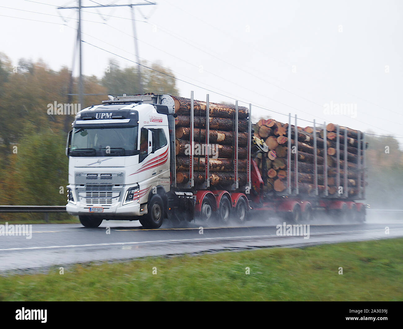 Camion plein de bois Banque de photographies et d’images à haute ...