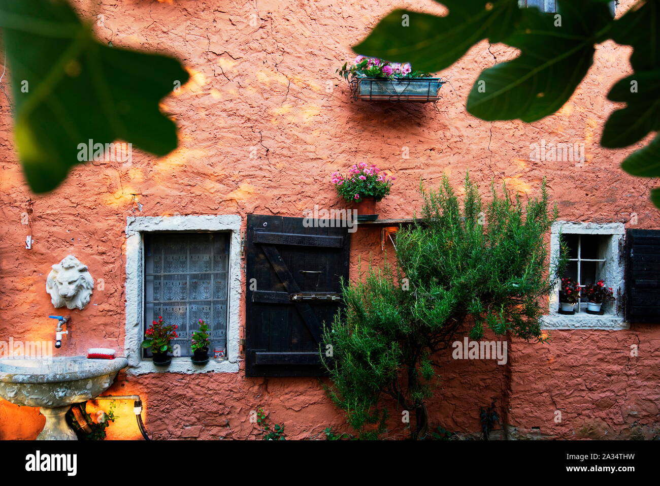 Vieille maison italienne Banque de photographies et d’images à haute ...