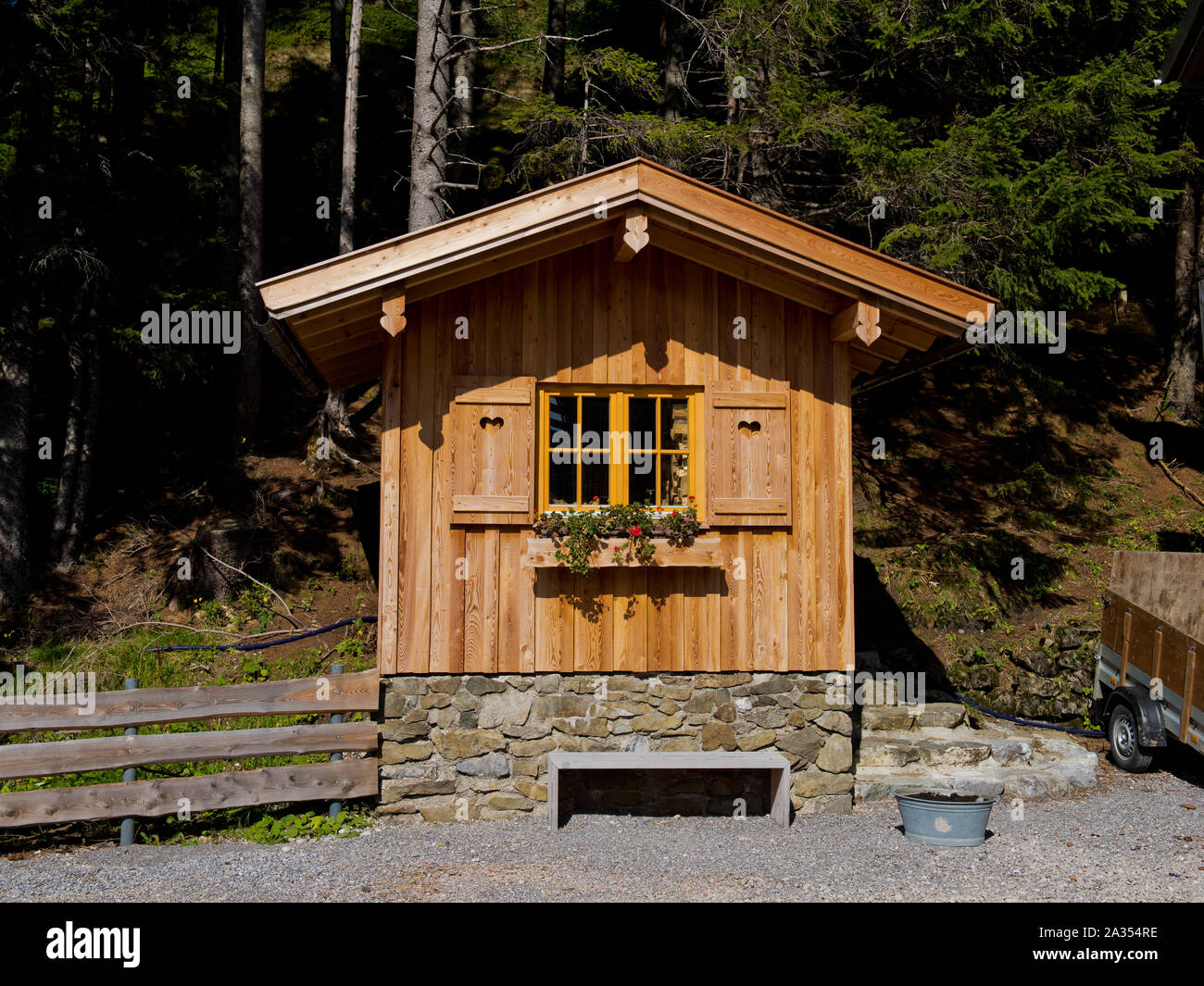 Maison en bois dans les montagnes Banque de photographies et d’images à ...