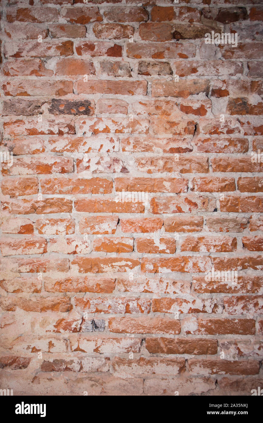 Mur de brique rouge. Des briques rouges empilés forment le mur. Les ...