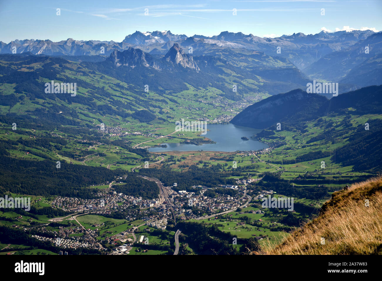 Lake lauerz Banque de photographies et d’images à haute résolution - Alamy