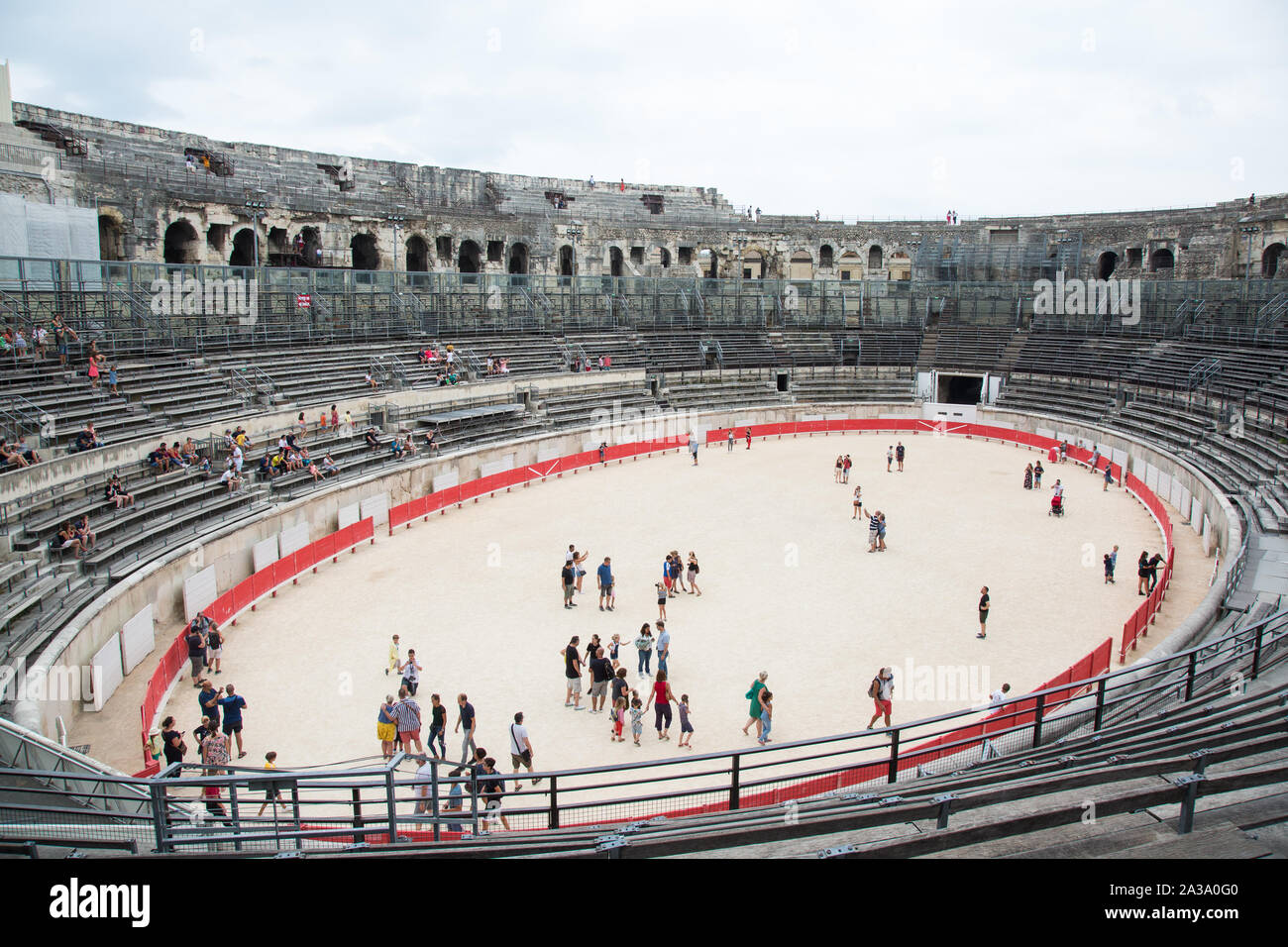 Nîmes, France. 19 août, 2019. L'intérieur de l'amphithéâtre romain ...