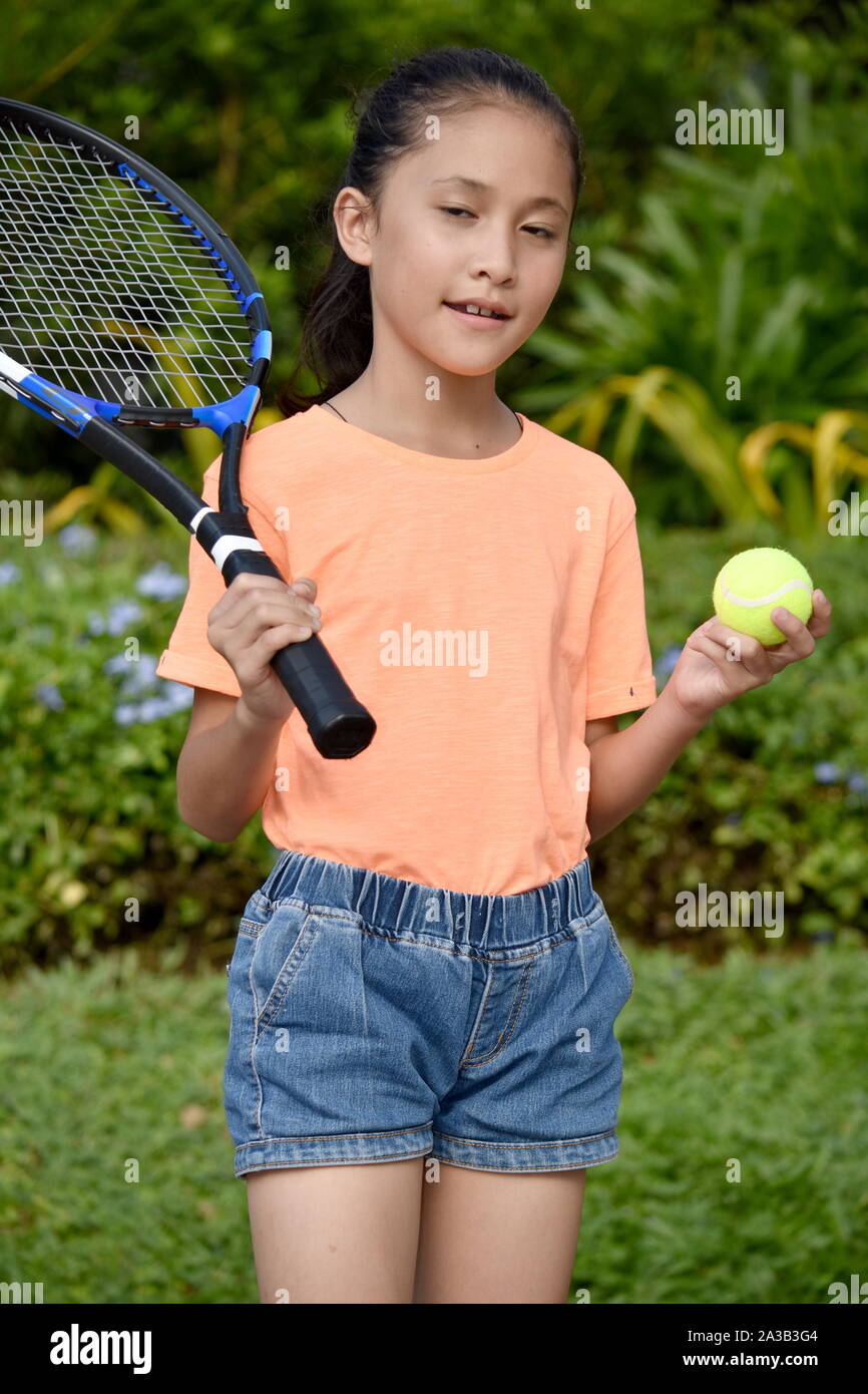 Teen girl playing tennis Banque de photographies et d’images à haute ...