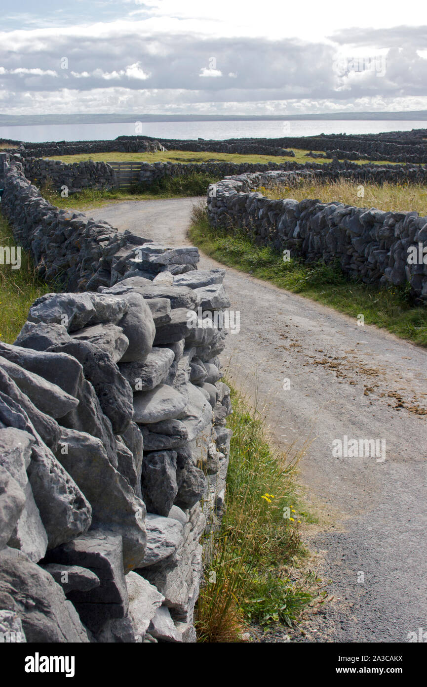 Murs de pierre îles aran Banque de photographies et d’images à haute ...