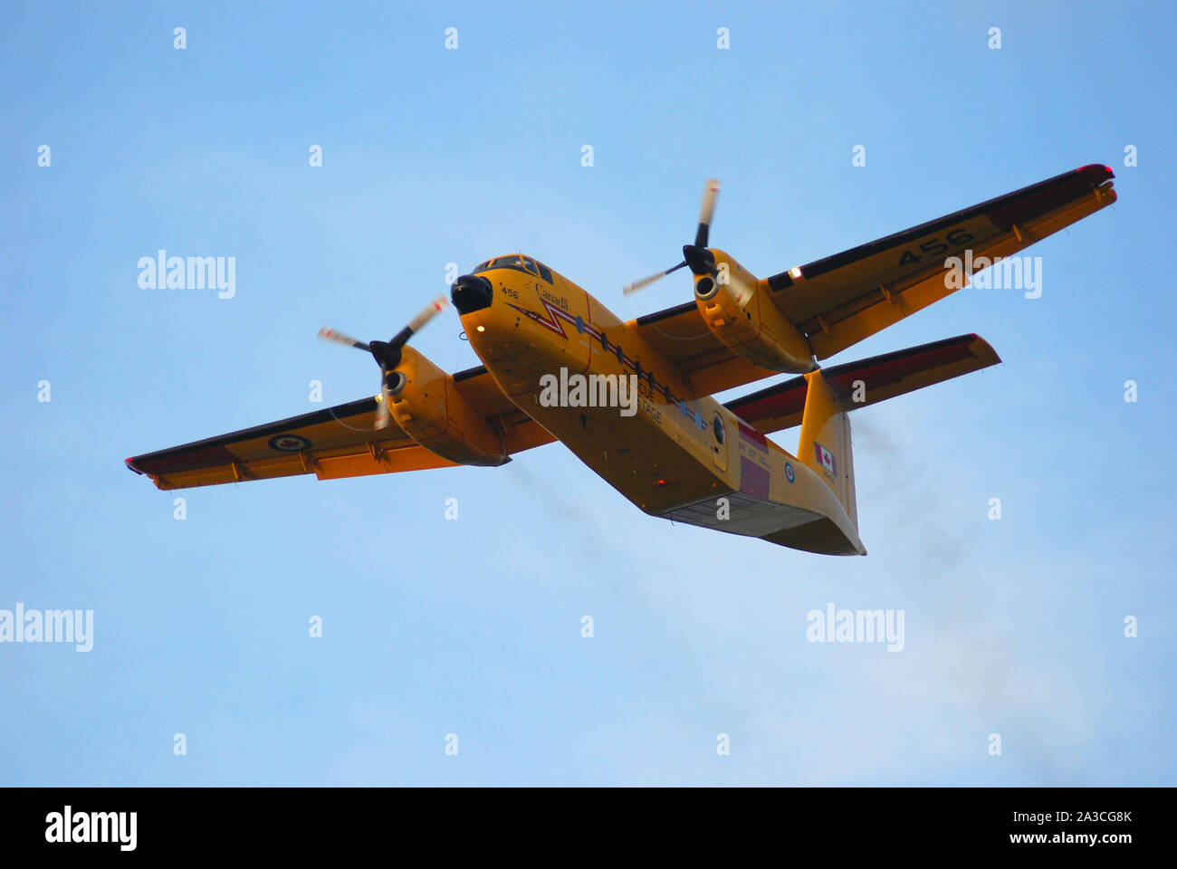 Avion jaune Banque de photographies et d’images à haute résolution - Alamy