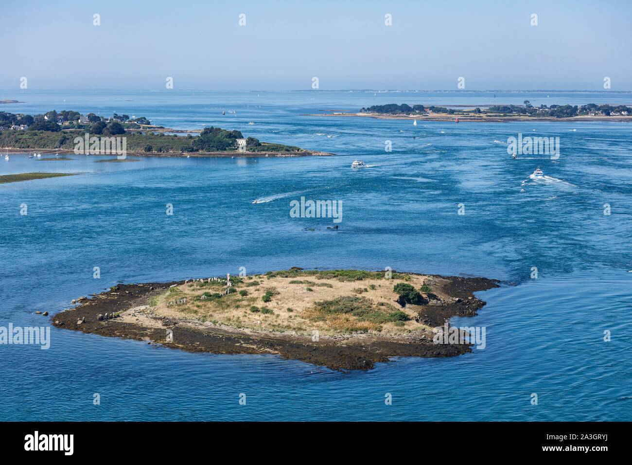 France, Morbihan, Golfe du Morbihan, Er Lannic île avec le cromlech et ...