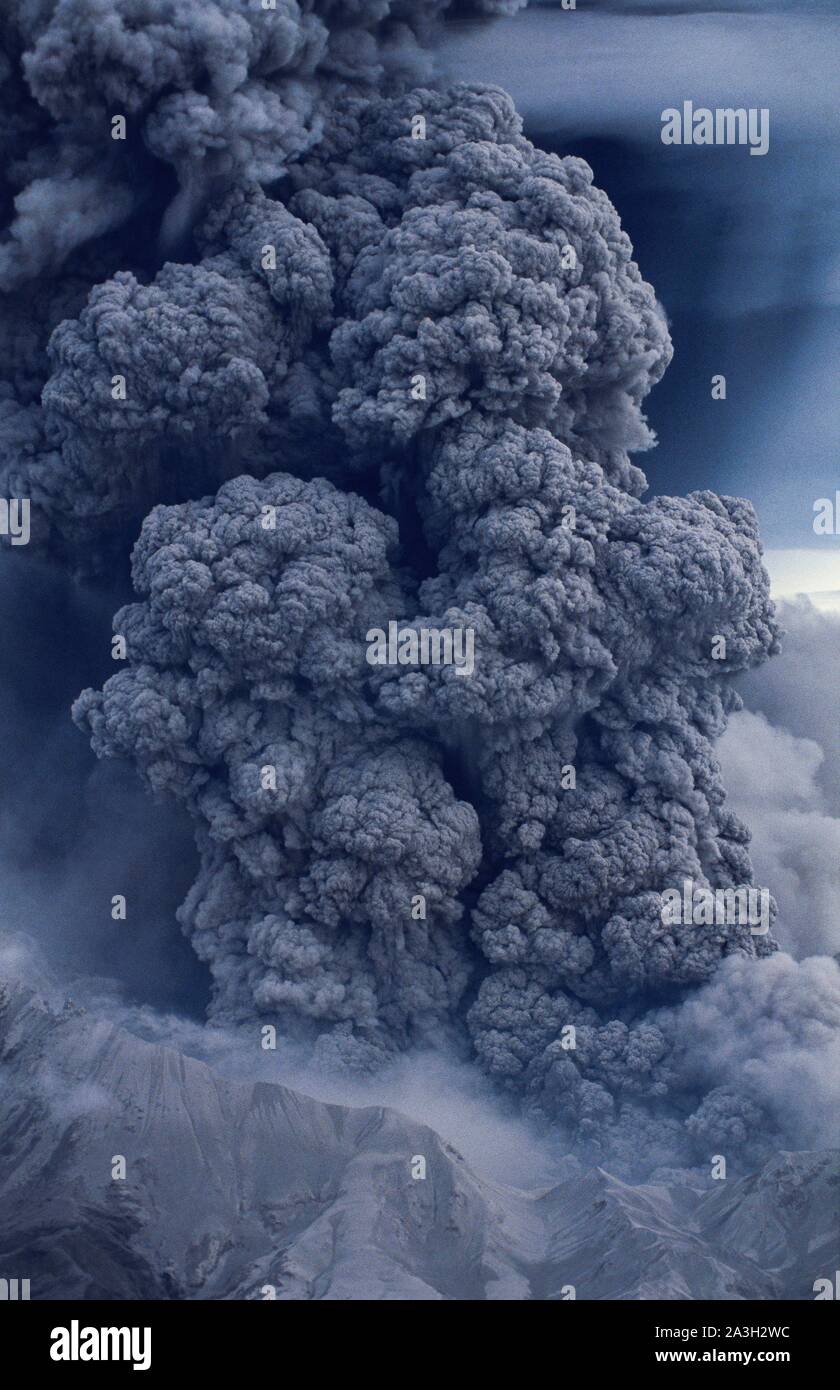Pinatubo eruption vue aerienne Banque de photographies et d’images à ...