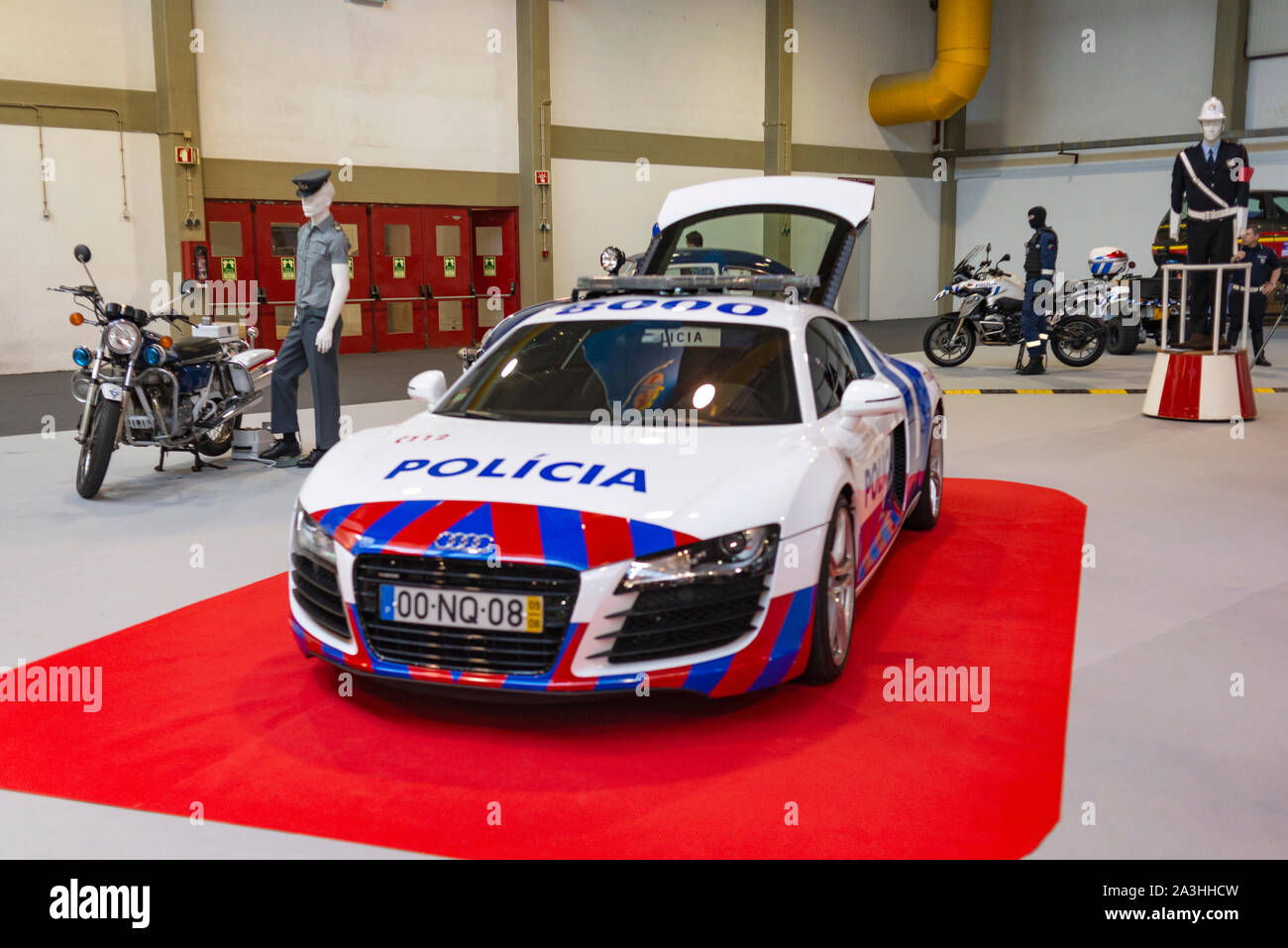 Voiture de police audi Banque de photographies et d’images à haute ...