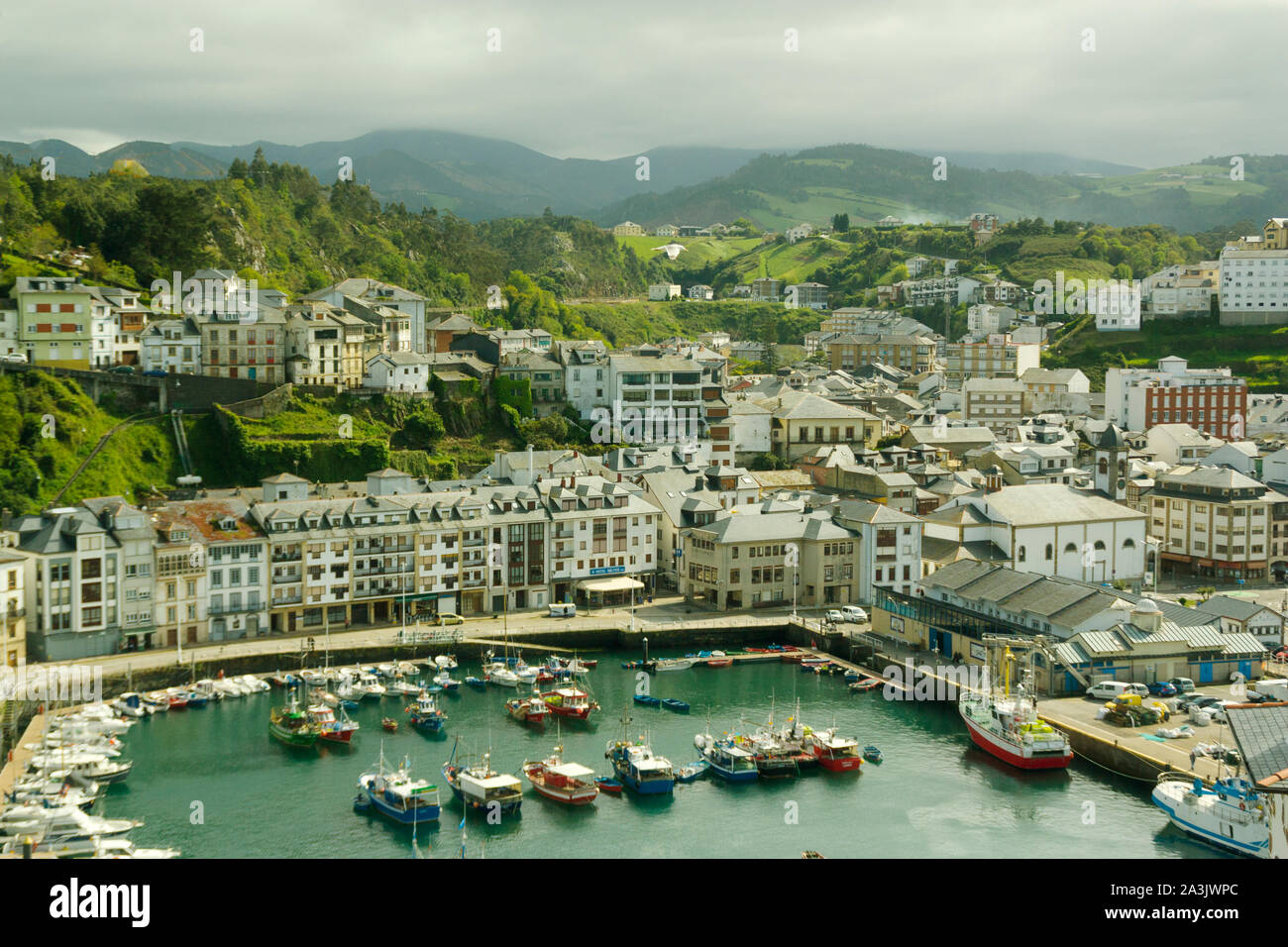 Port de luarca Banque de photographies et d’images à haute résolution ...