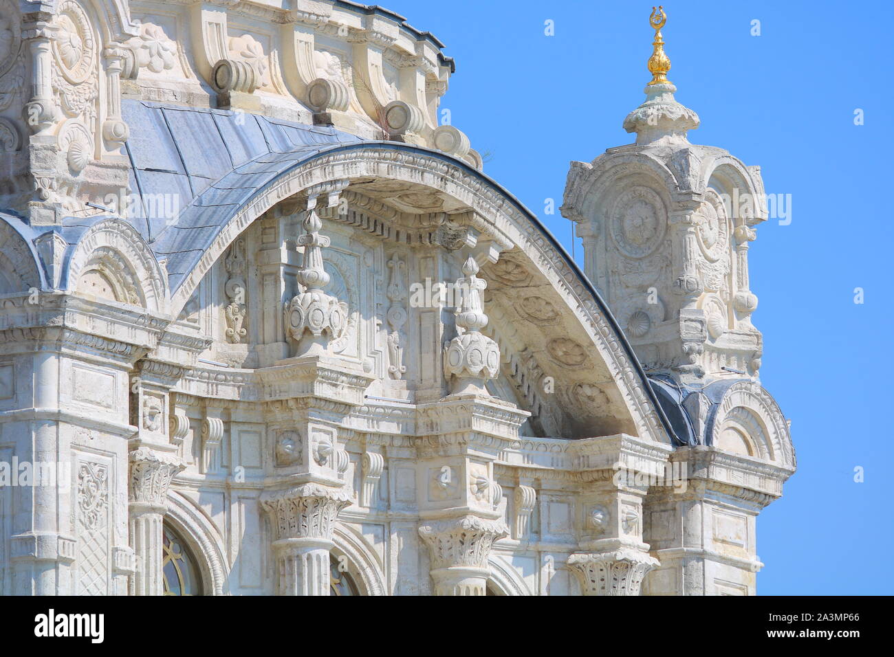 Détails architecturaux de la mosquée Ortakoy à Istanbul. Mosquées de ...