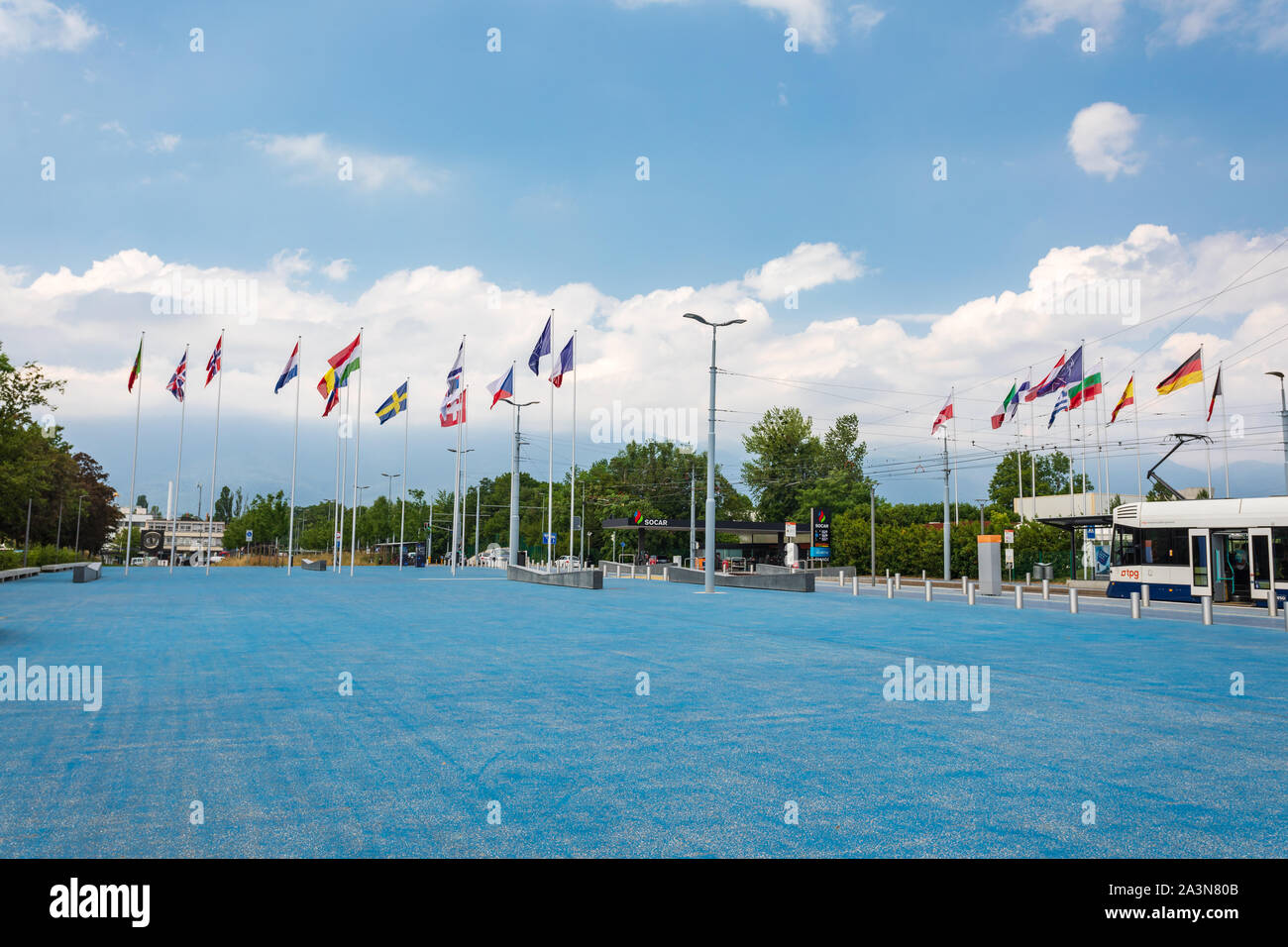Entrée du CERN, Genève, Suisse. L'Organisation européenne pour la ...
