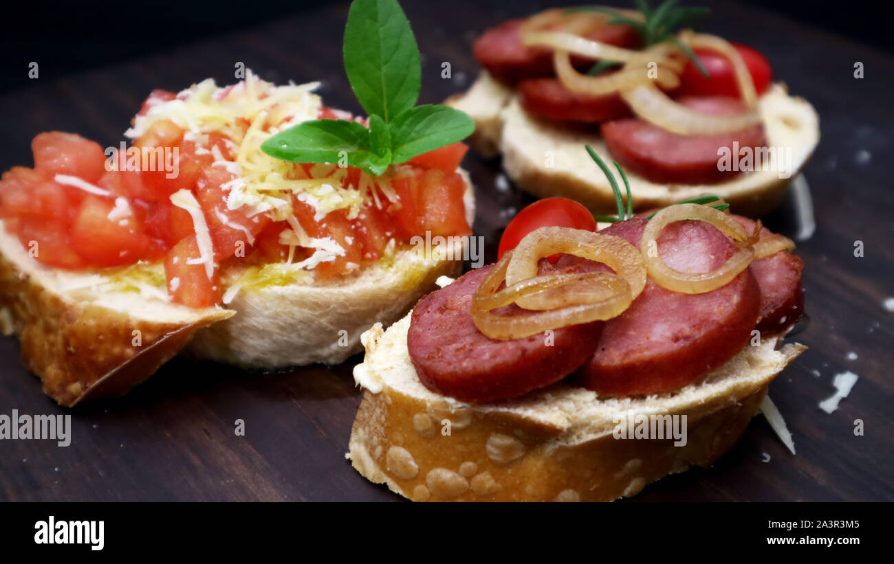 Bruschetta italienne au pain calabrese Banque de photographies et d ...