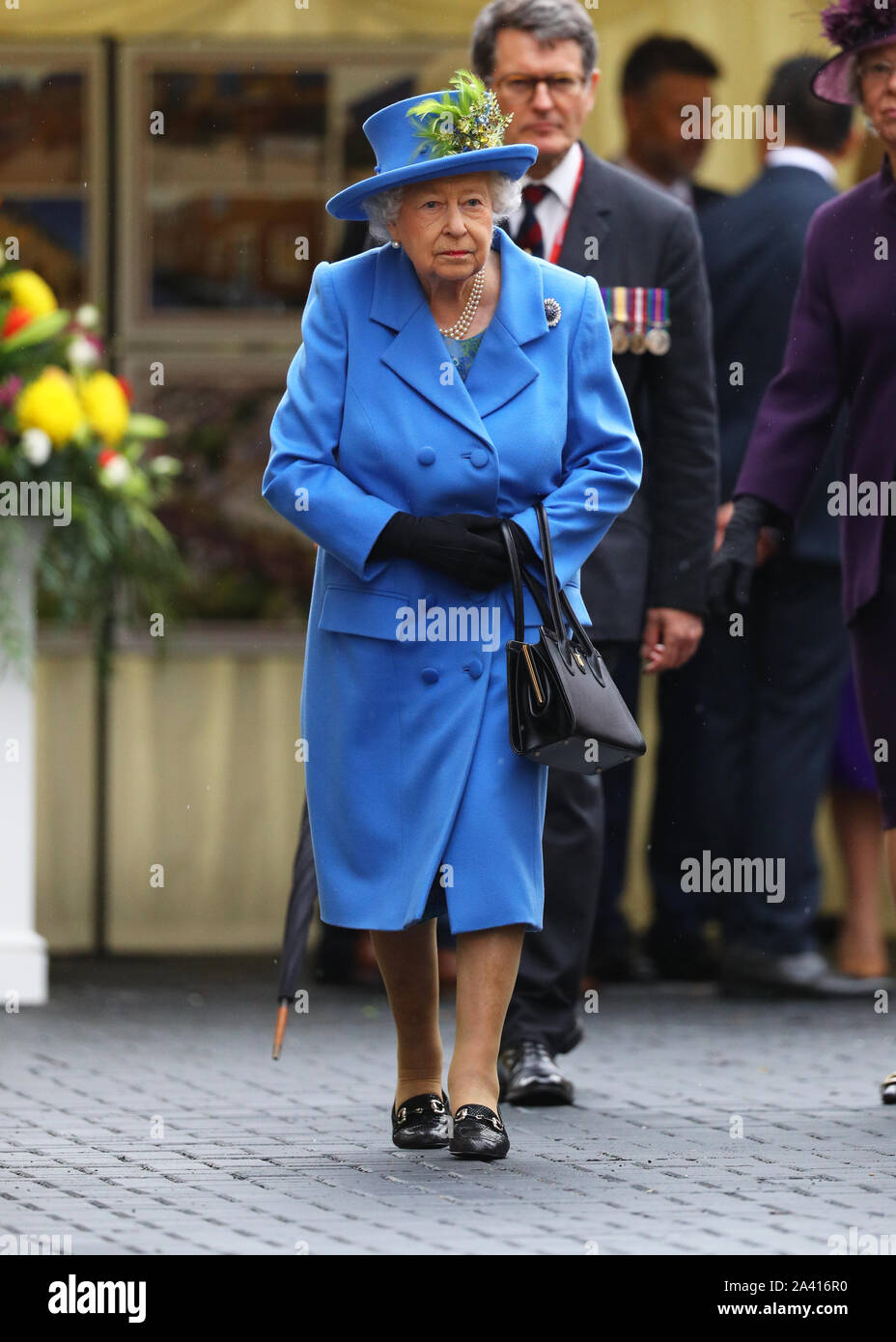 La reine Elizabeth II arrive à visiter Haig Housing Trust, Morden ...