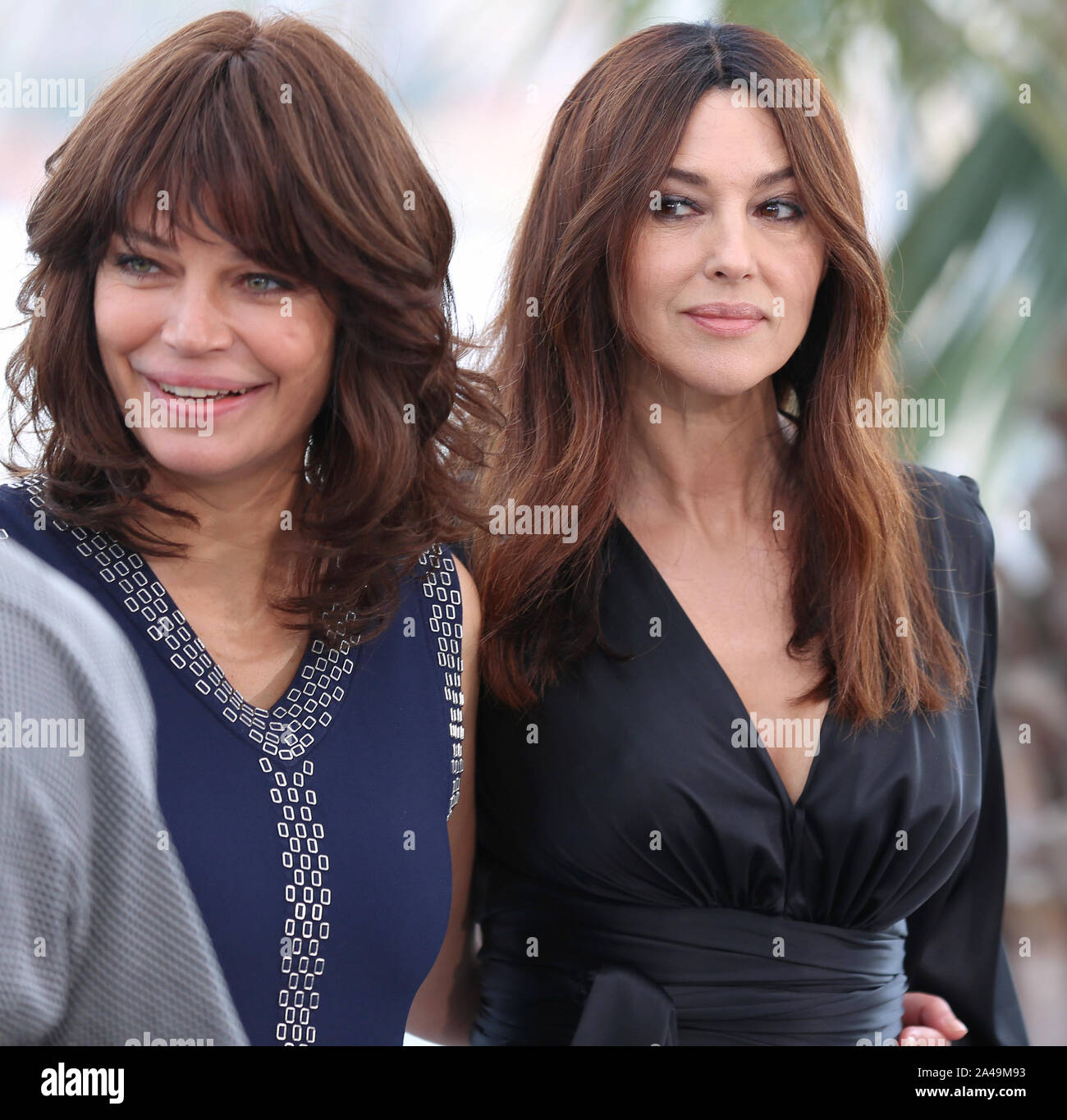 CANNES, FRANCE - 19 MAI : Marianne Denicourt et Monica Bellucci ...