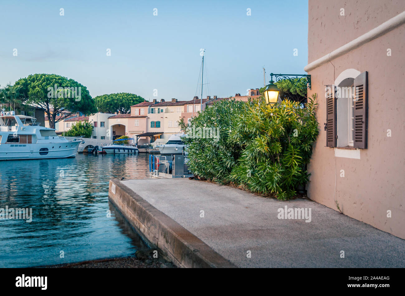 Port grimaud rue france architecture Banque de photographies et d ...
