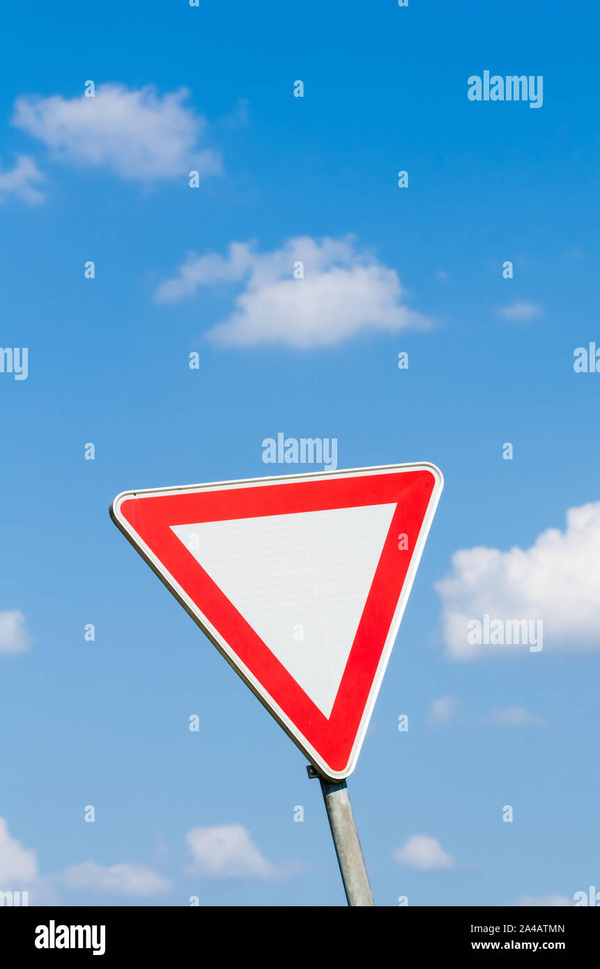 Panneau de signalisation blanc ciel Banque de photographies et d’images ...