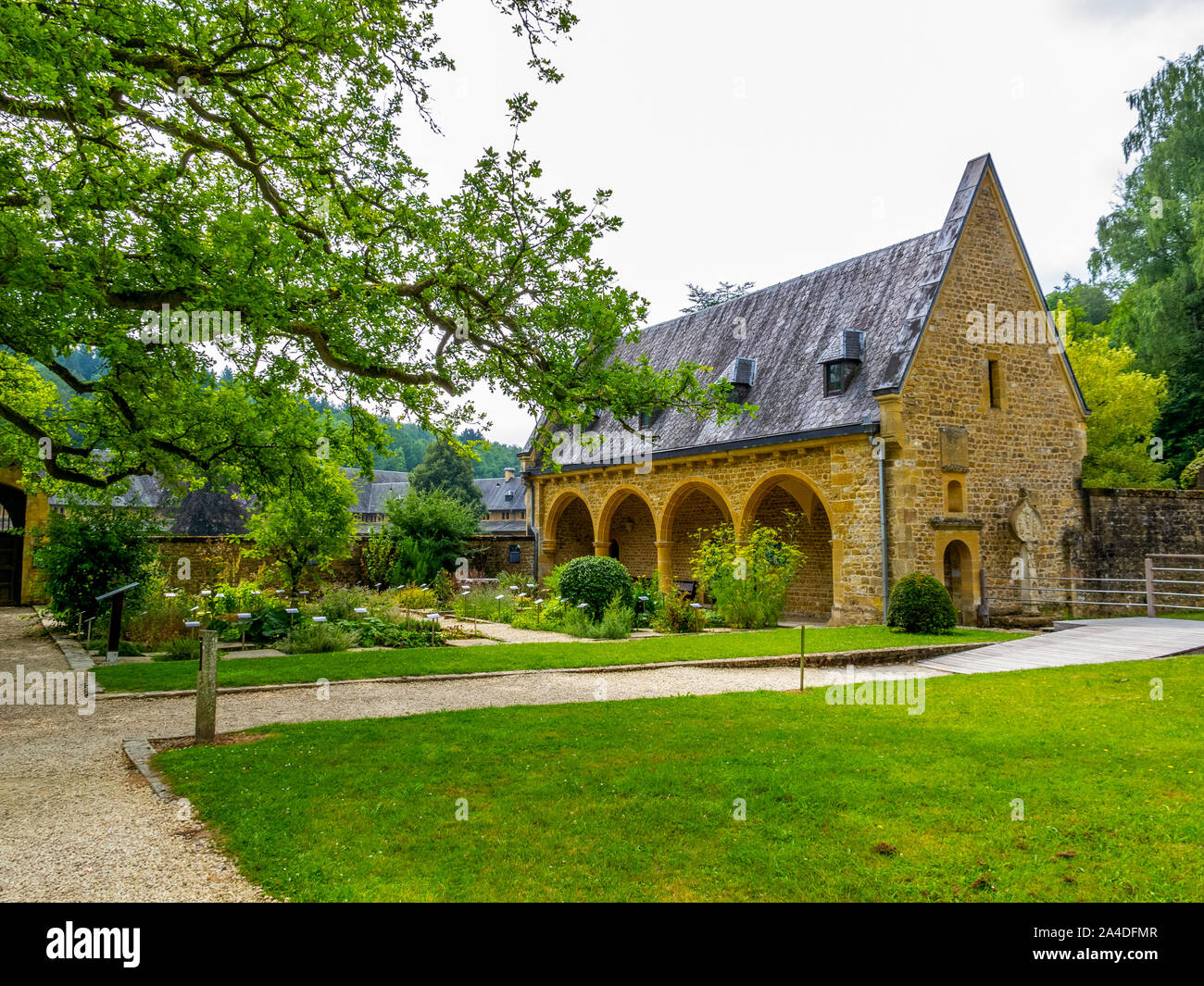 Abbaye Dorval Banque d'image et photos - Alamy