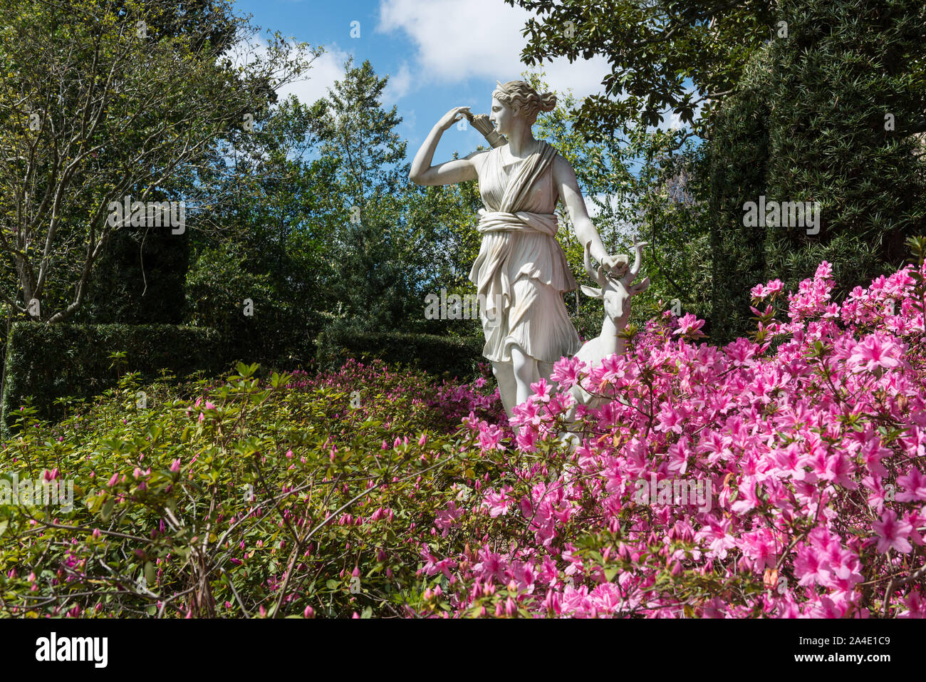 La statue de Diane, déesse romaine de la chasse et des animaux sauvages ...