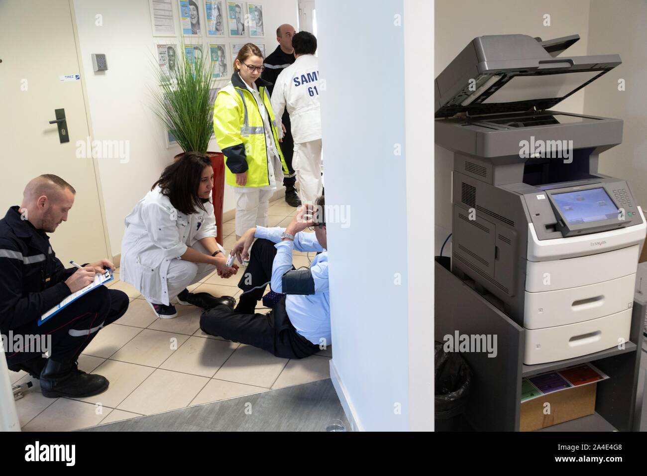 Sapeurs pompiers medecin Banque de photographies et d’images à haute ...