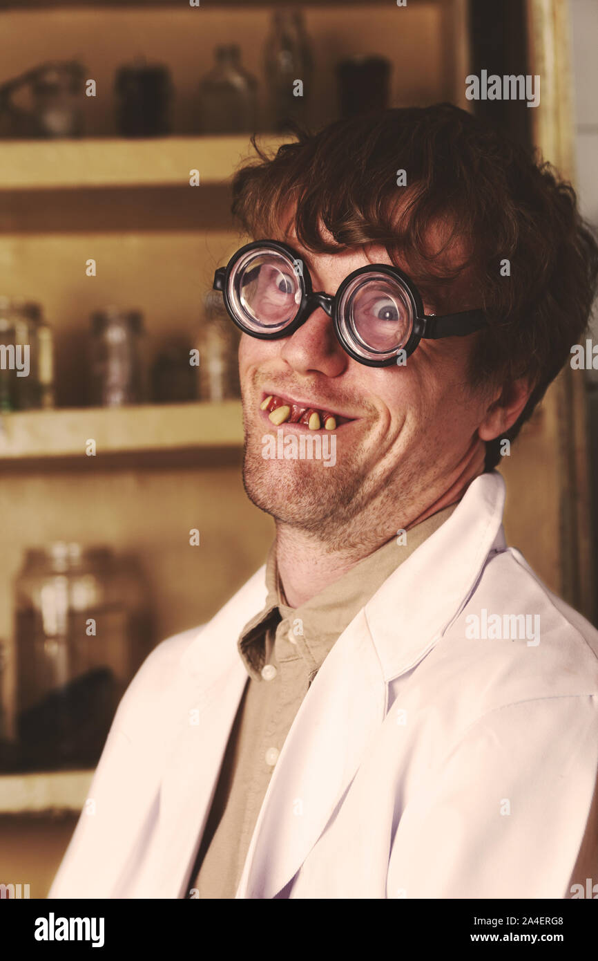 Crazy scientist Banque de photographies et d’images à haute résolution ...