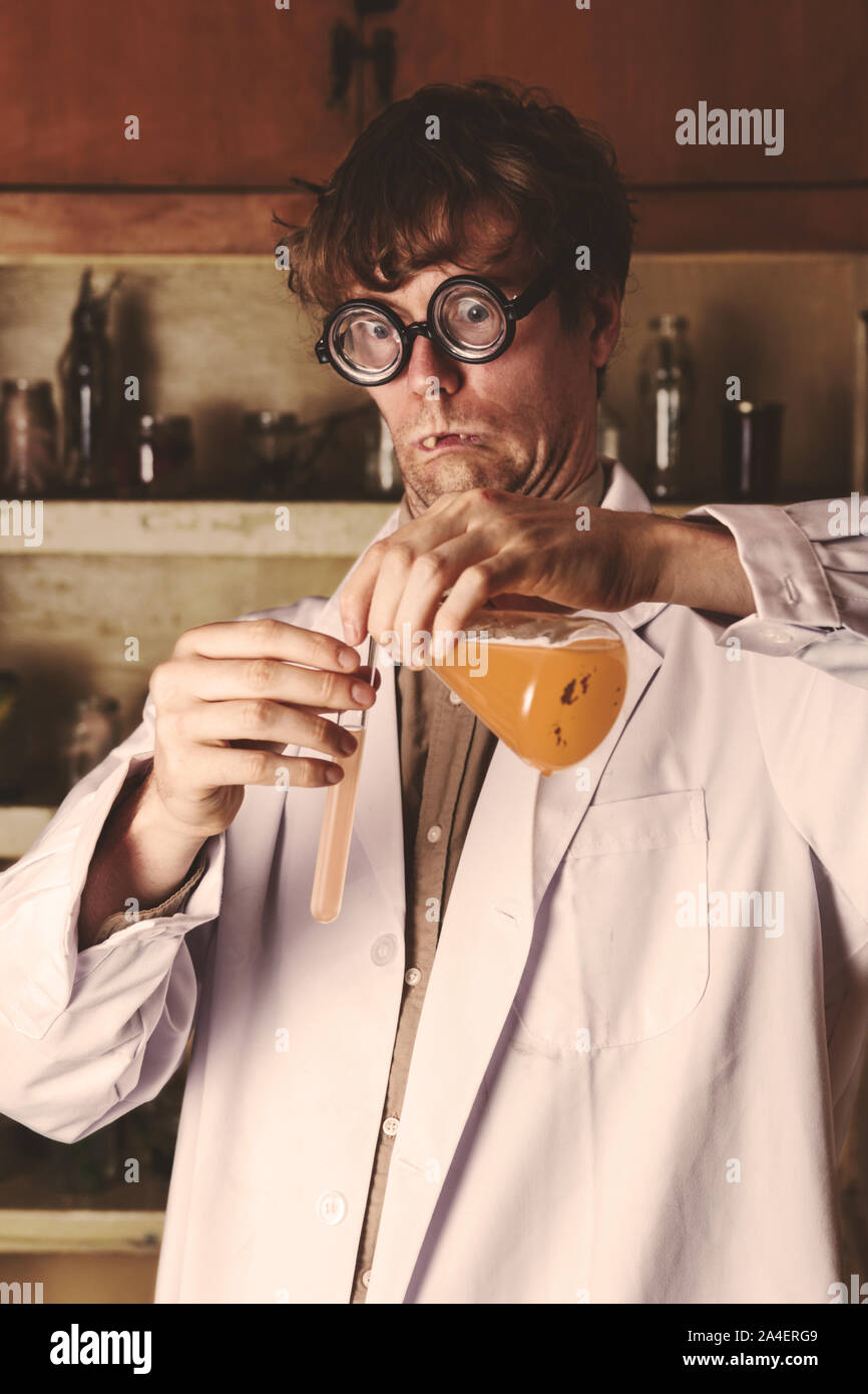 Laboratoire scientifique fou Banque de photographies et d’images à ...