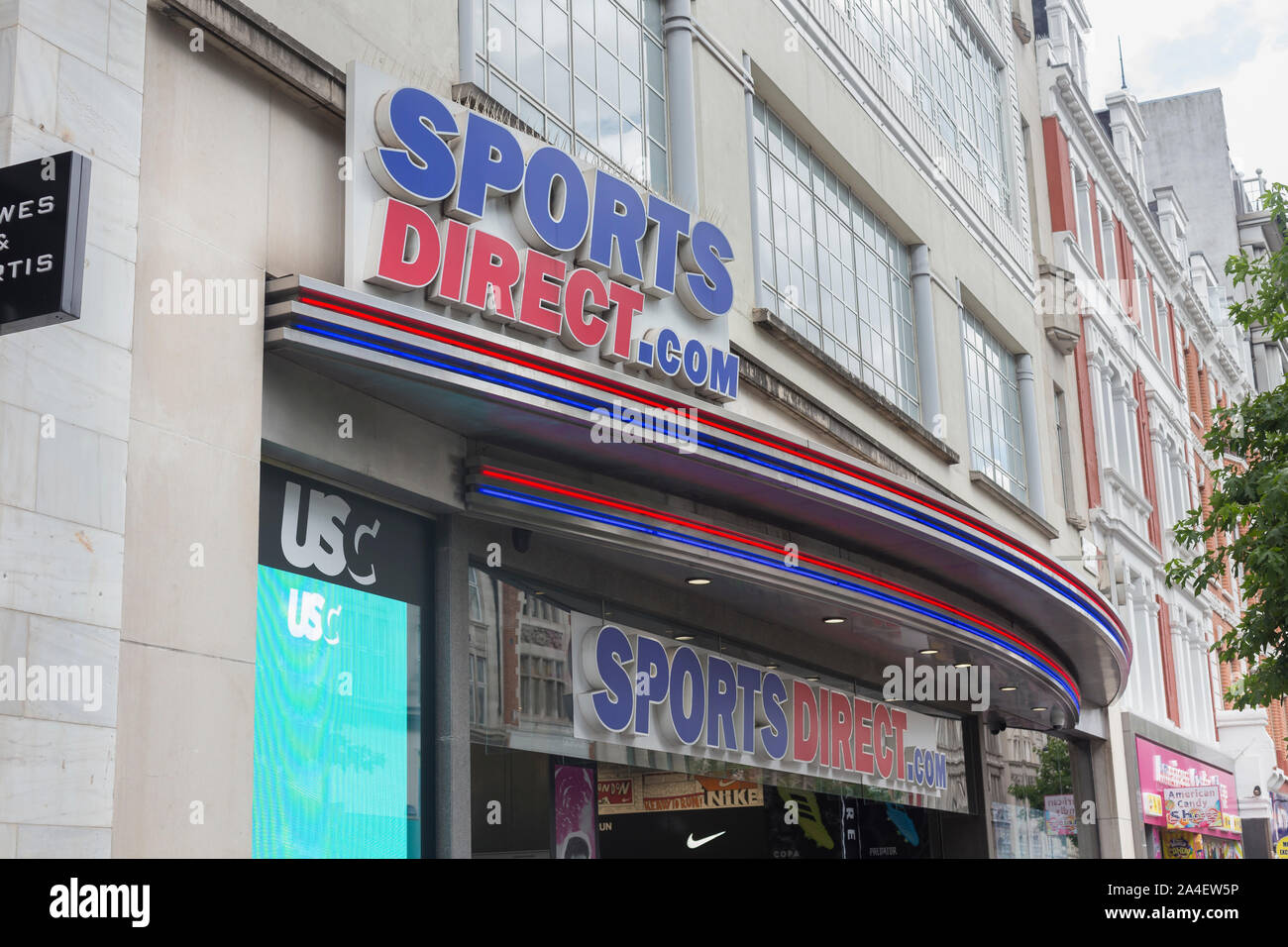 Sports direct logo Banque de photographies et d’images à haute ...