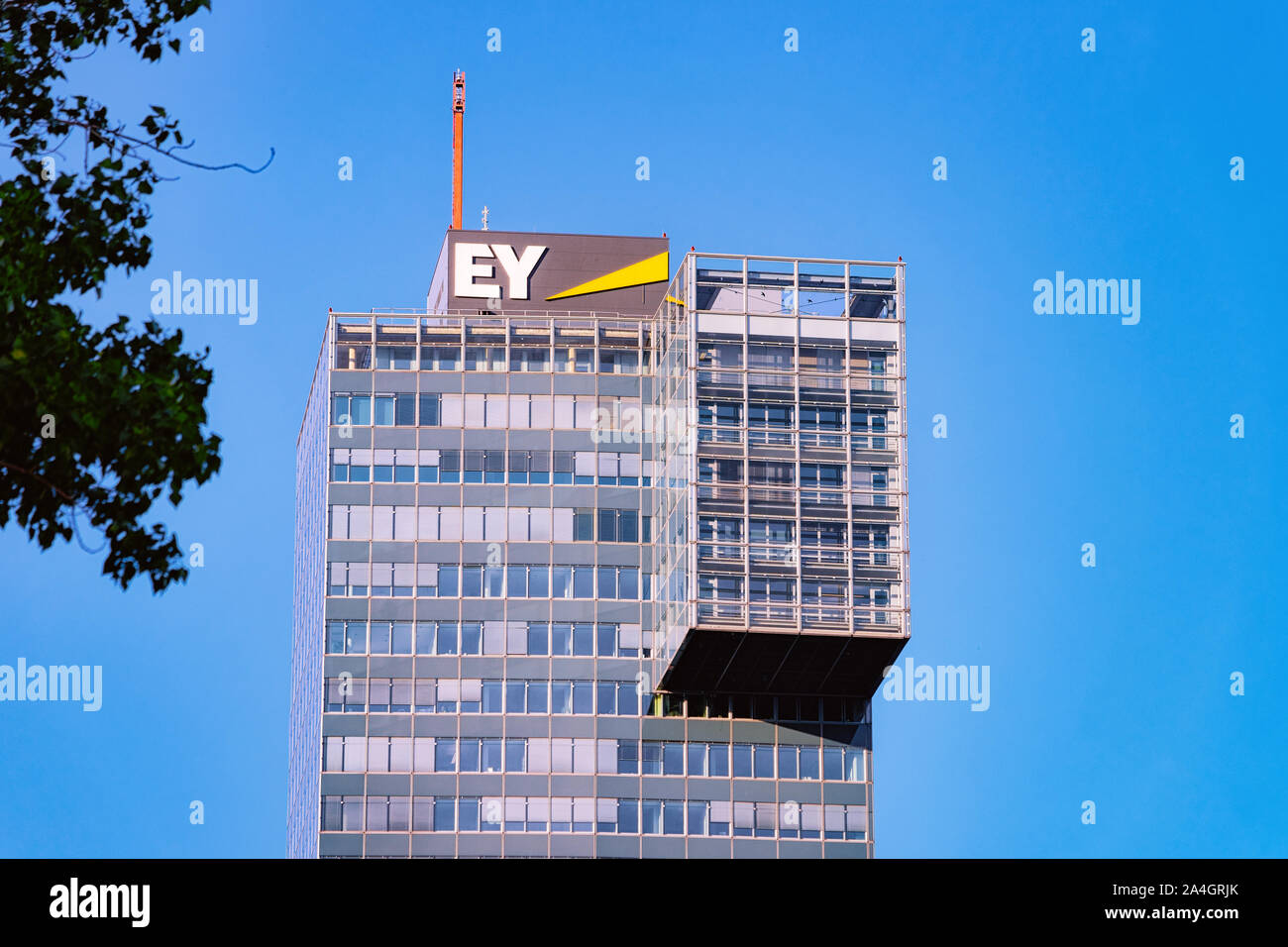 Office tower ernst young Banque de photographies et d’images à haute ...