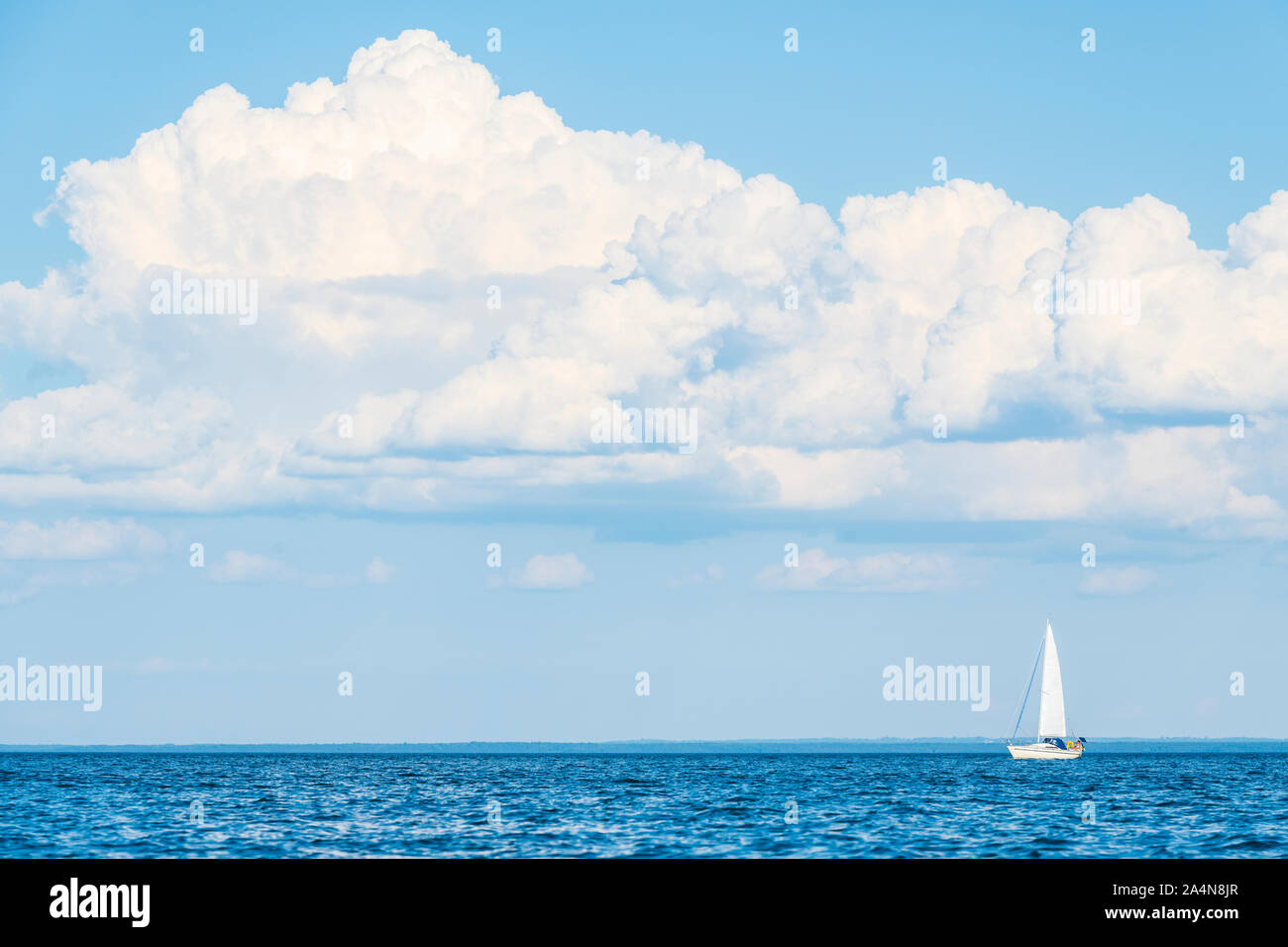 Voilier sur mer Banque de photographies et d’images à haute résolution ...