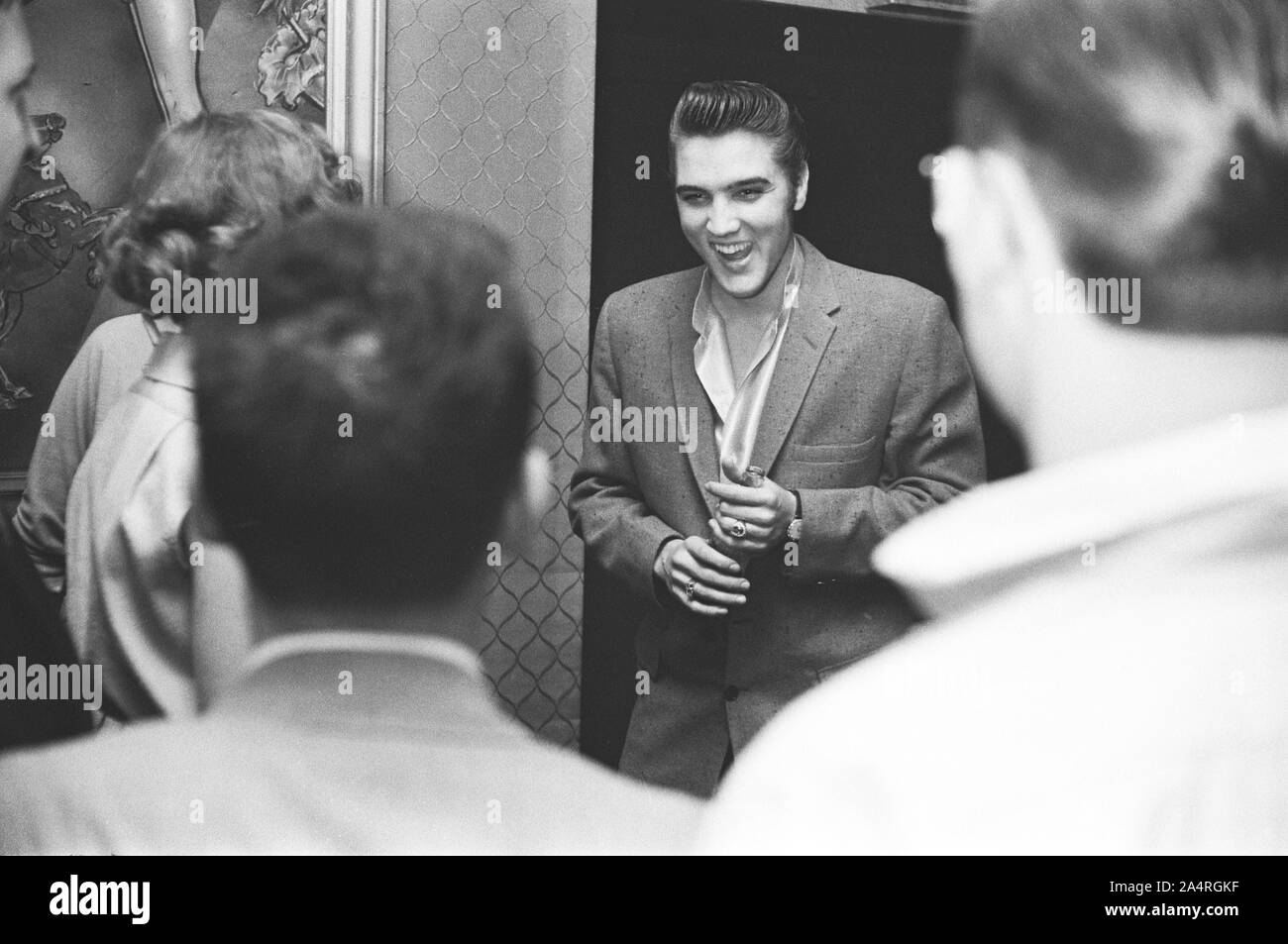 Elvis presley singing contest Banque de photographies et d’images à ...