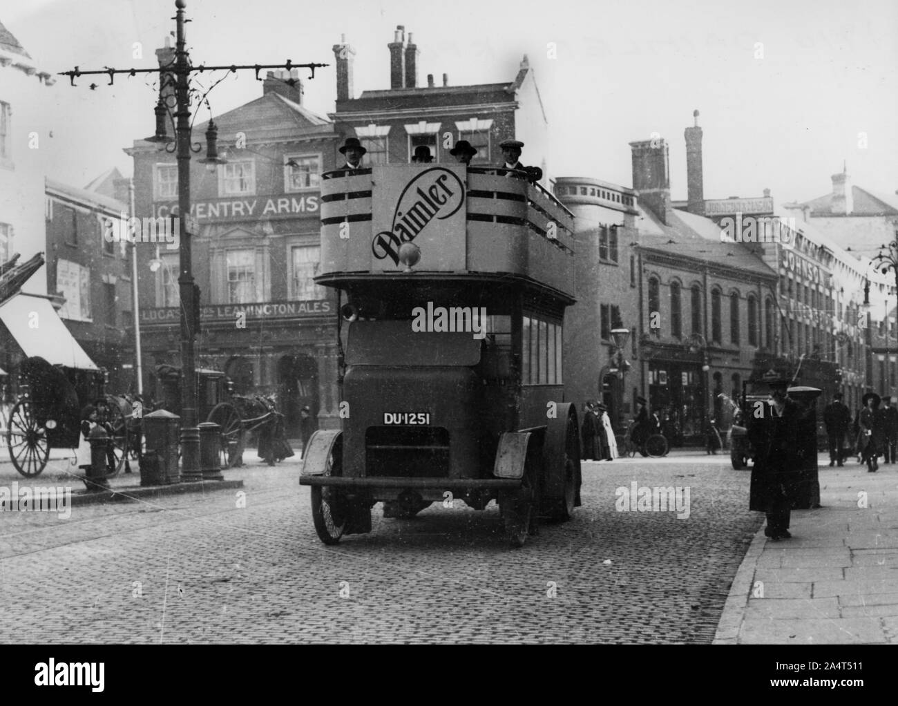 Bus daimler Banque d'images noir et blanc - Alamy