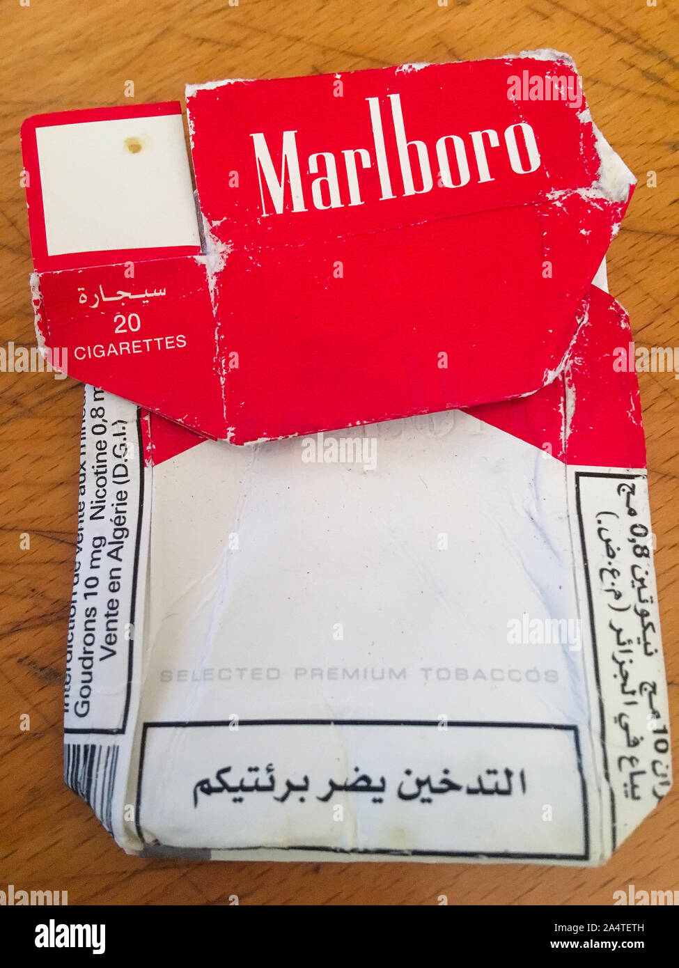 Faux cigarettes algériennes de marlboro Banque de photographies et d ...