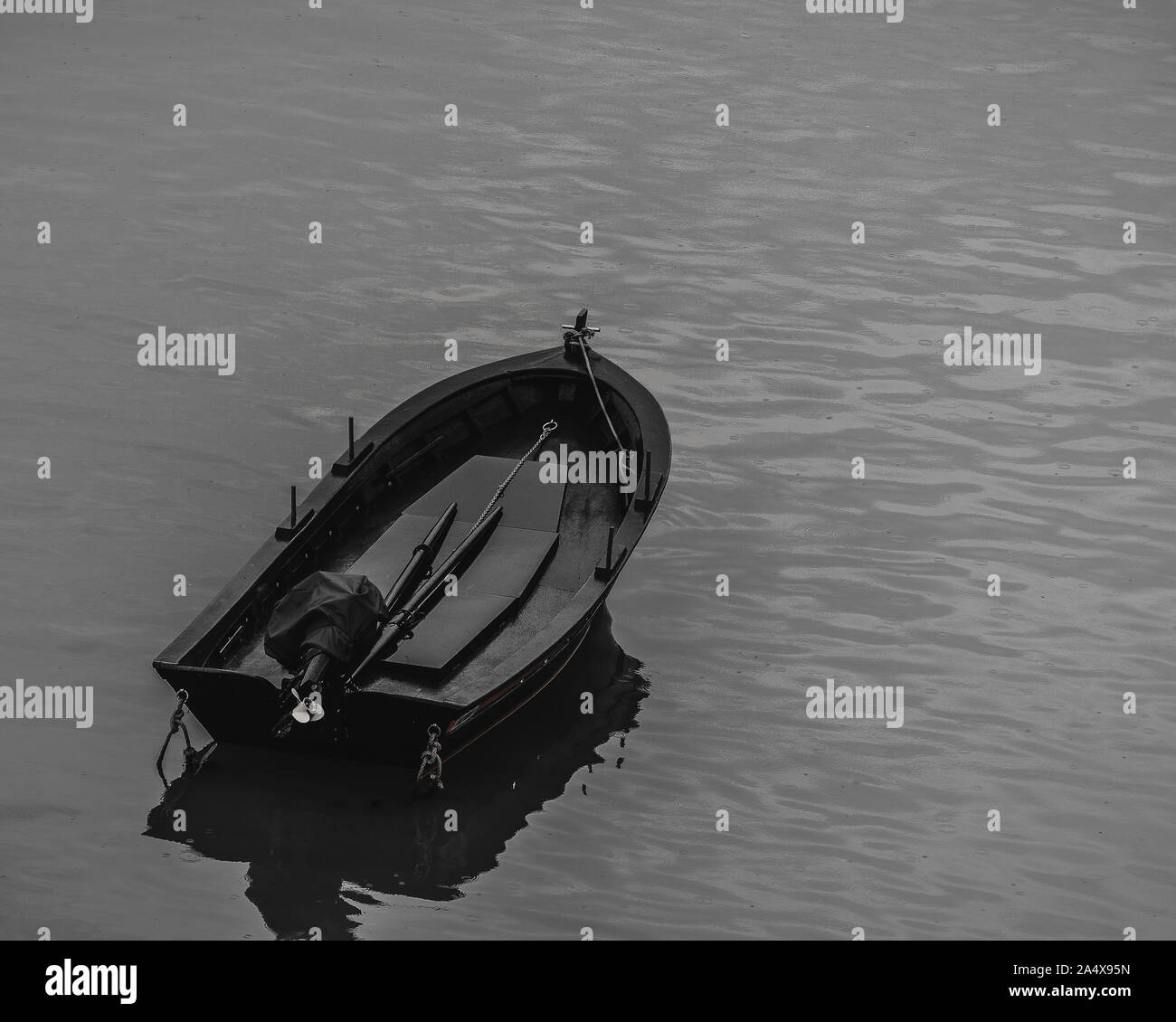 Bateau sur une mer calme Banque de photographies et d’images à haute ...