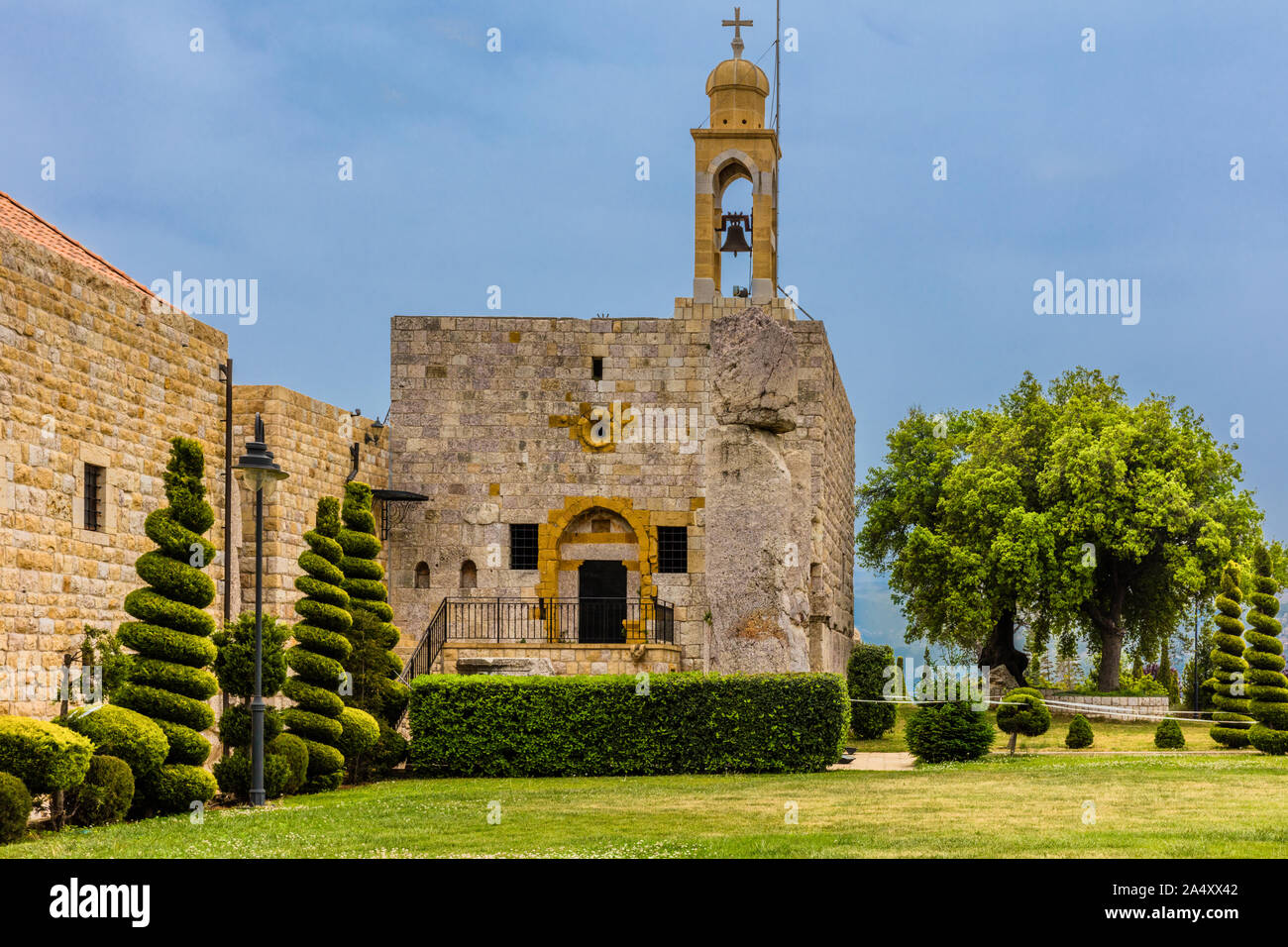 Monastère de Saint Jean Baptiste Deir el Kalaa Beit Mery ruines à ...