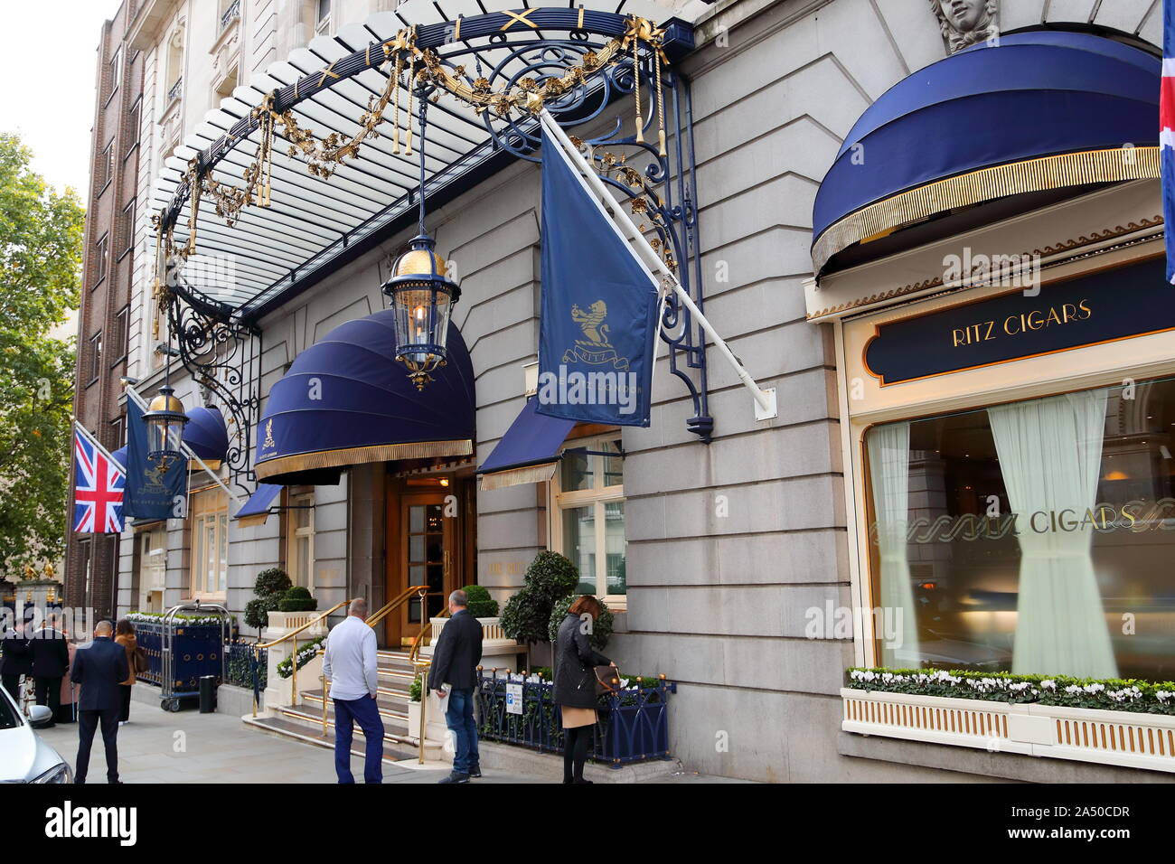 Au ritz de londres Banque de photographies et d’images à haute ...