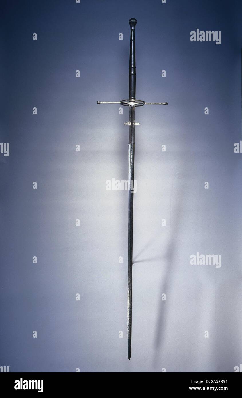 épée à deux mains Banque de photographies et d’images à haute ...
