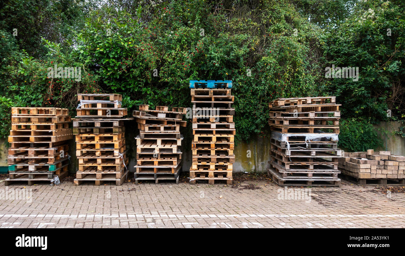Piles de palettes Banque de photographies et d’images à haute ...