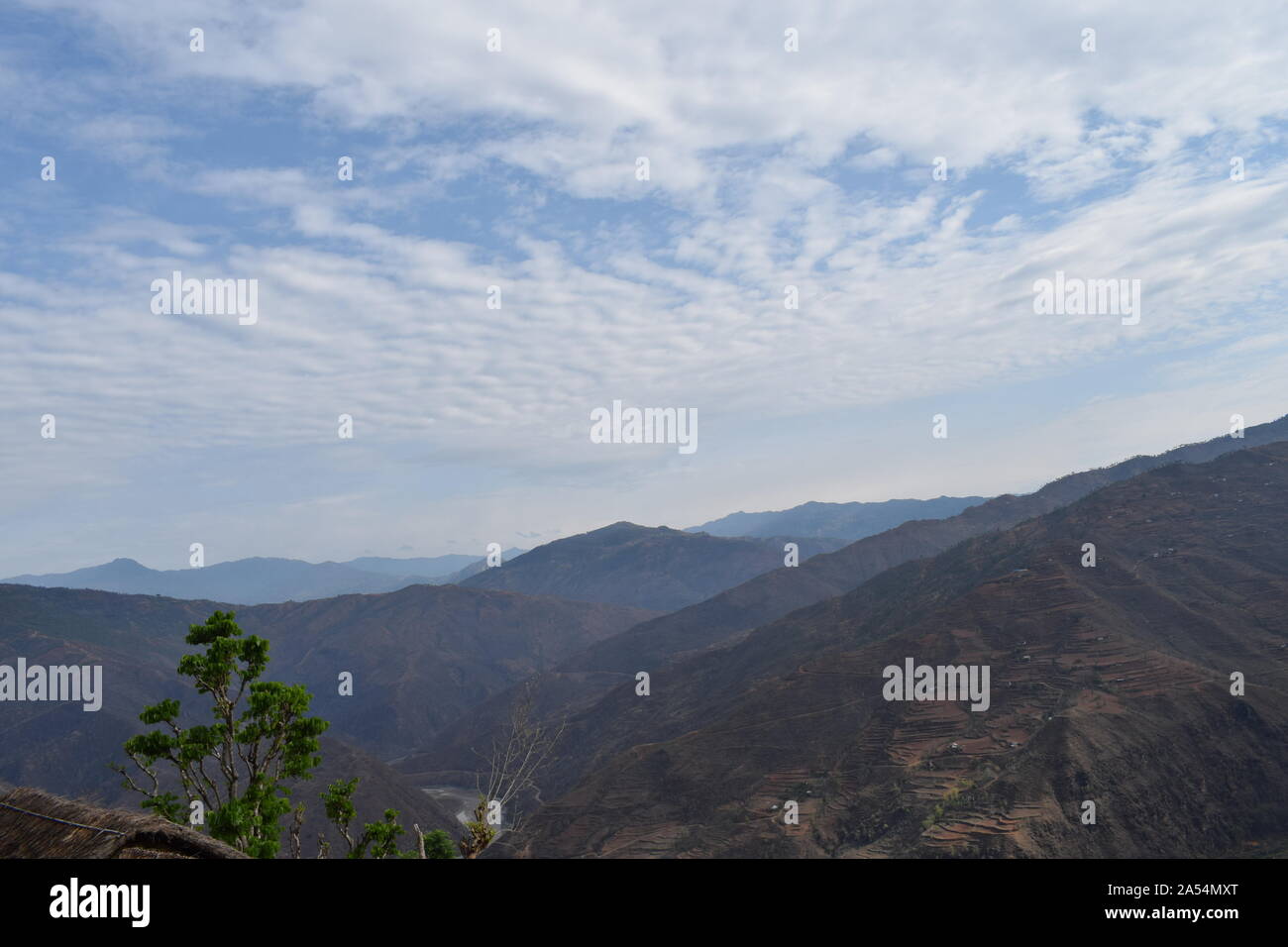 Belle colline et village rural de l'aménagement paysager et de la ...
