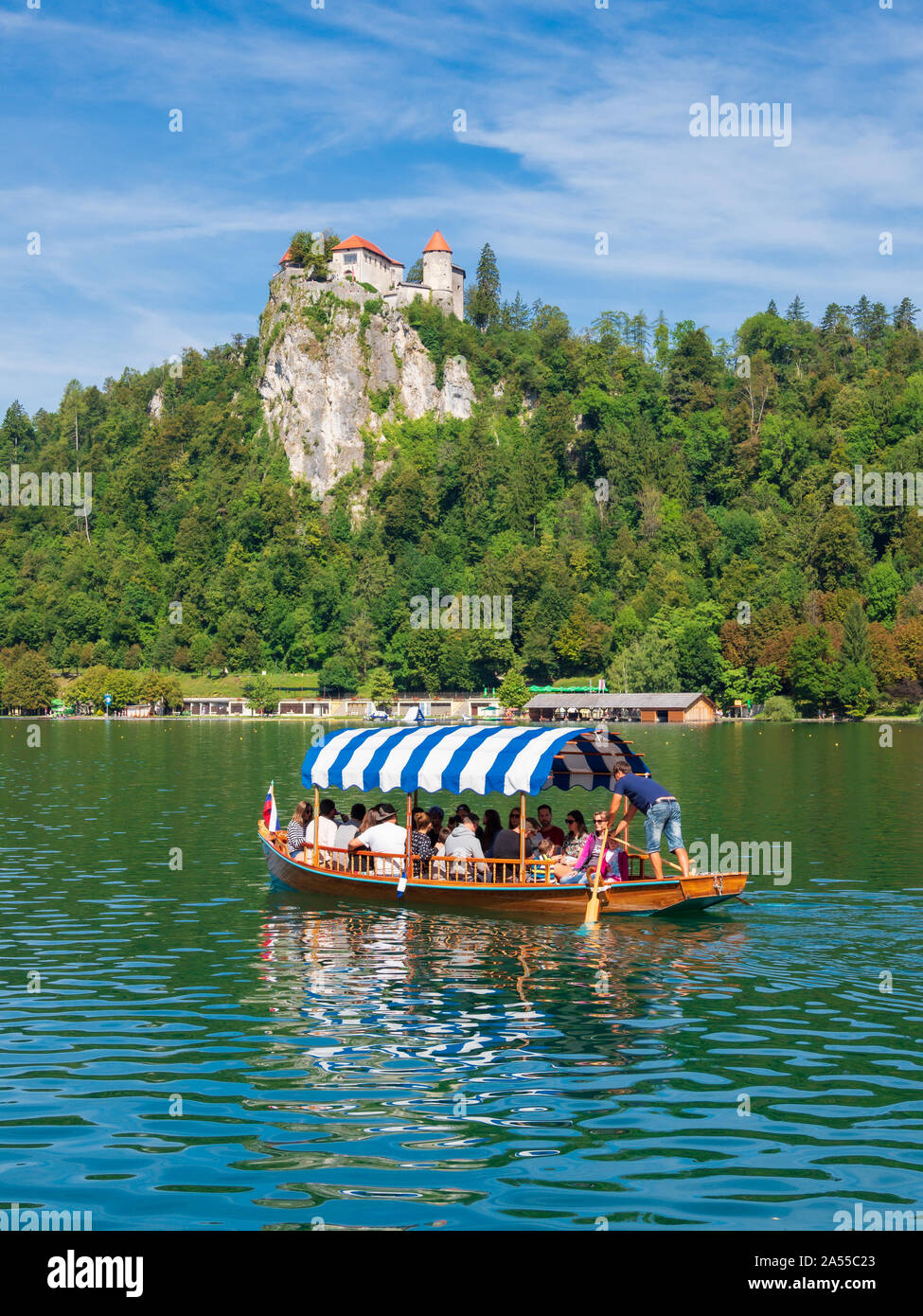Bateau pletna traditionnel Banque de photographies et d’images à haute ...