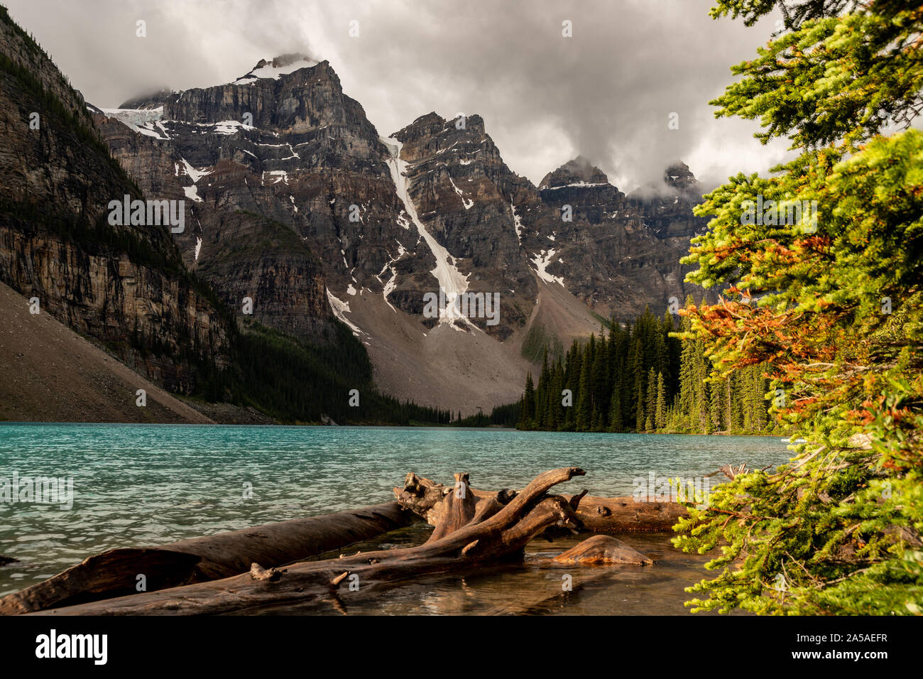 Moraine lake canada Banque de photographies et d’images à haute résolution - Alamy