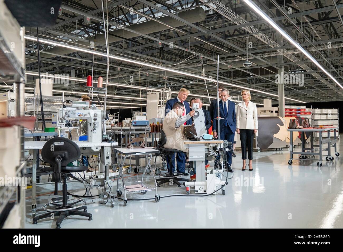 Président américain Donald Trump tours le nouvellement ouvert Atelier ...