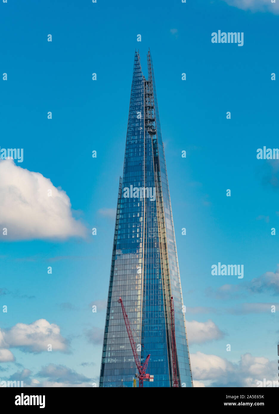 The shard blue sky Banque de photographies et d’images à haute ...