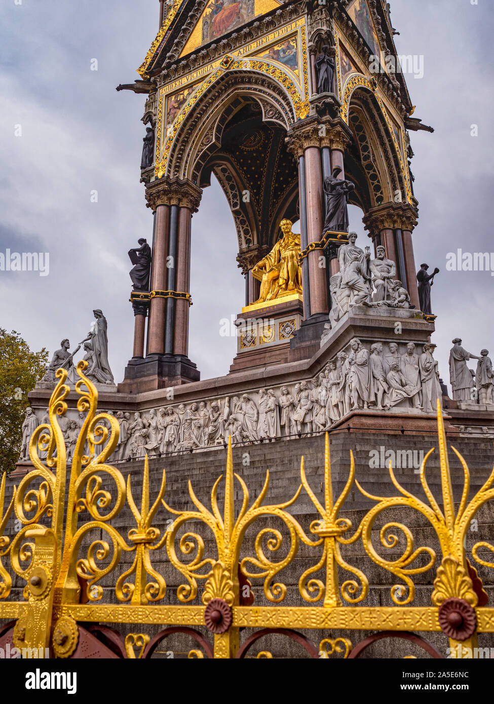 Frise gothique Banque de photographies et d’images à haute résolution ...