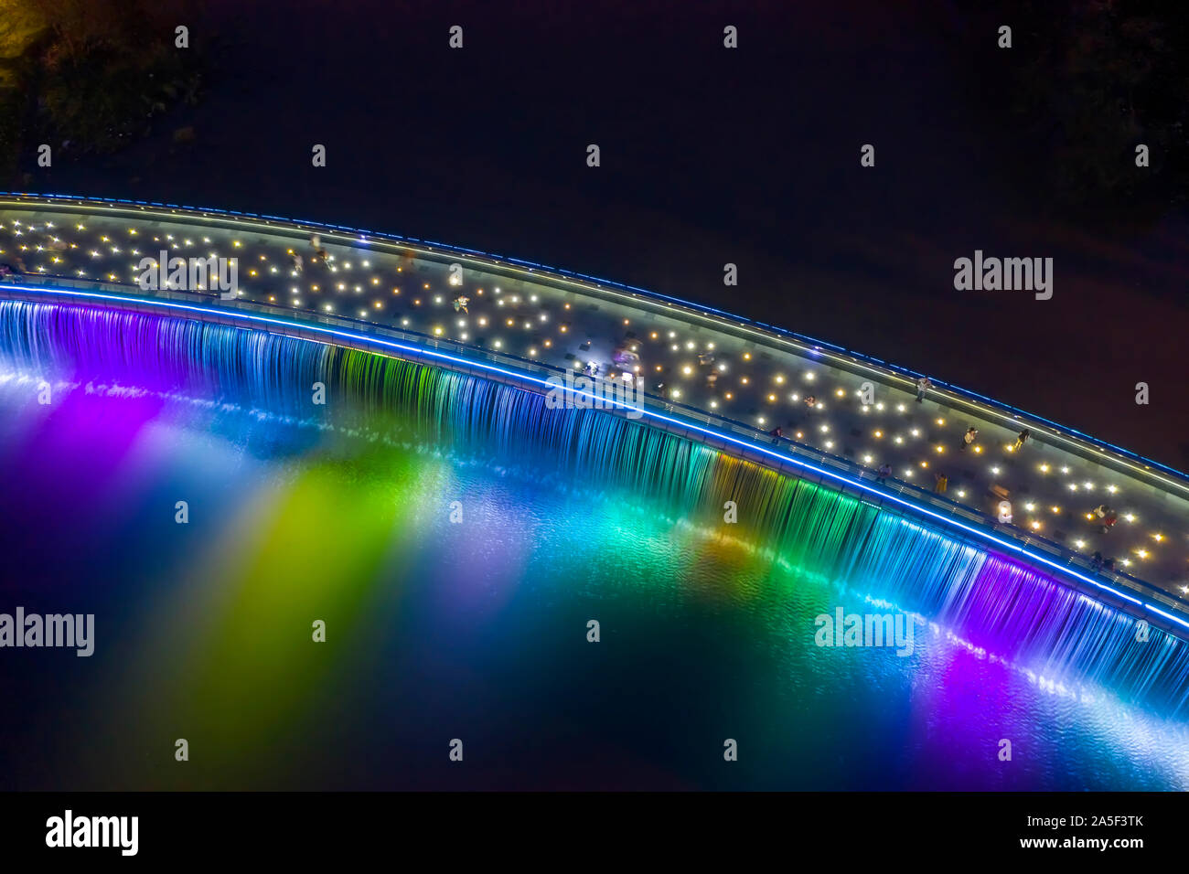 Anh Sao ou Starlight Bridge est un pont piétonnier avec cascade et un ...
